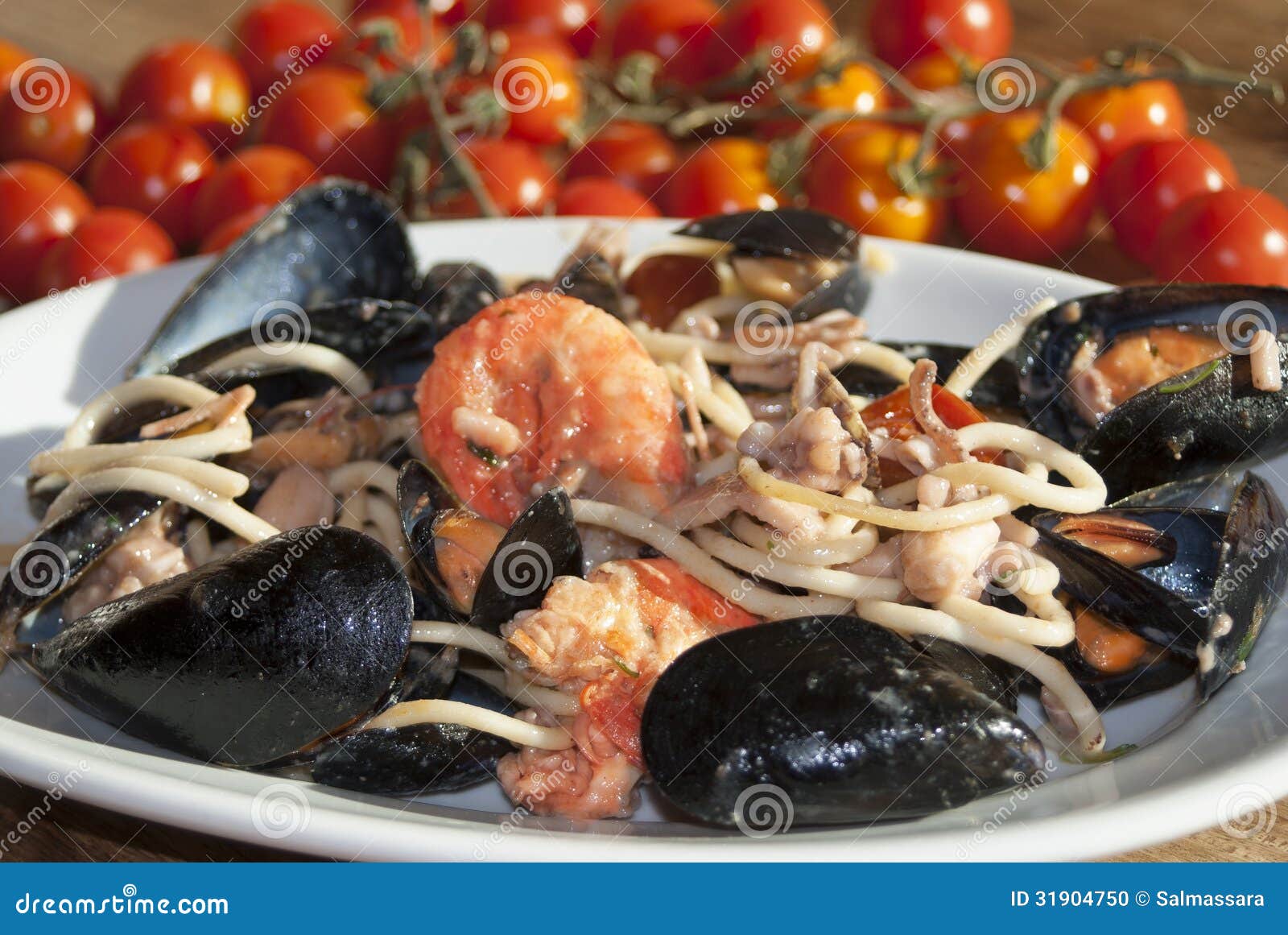 Pasta allo scoglio stock photo. Image of prawns, feed - 31904750