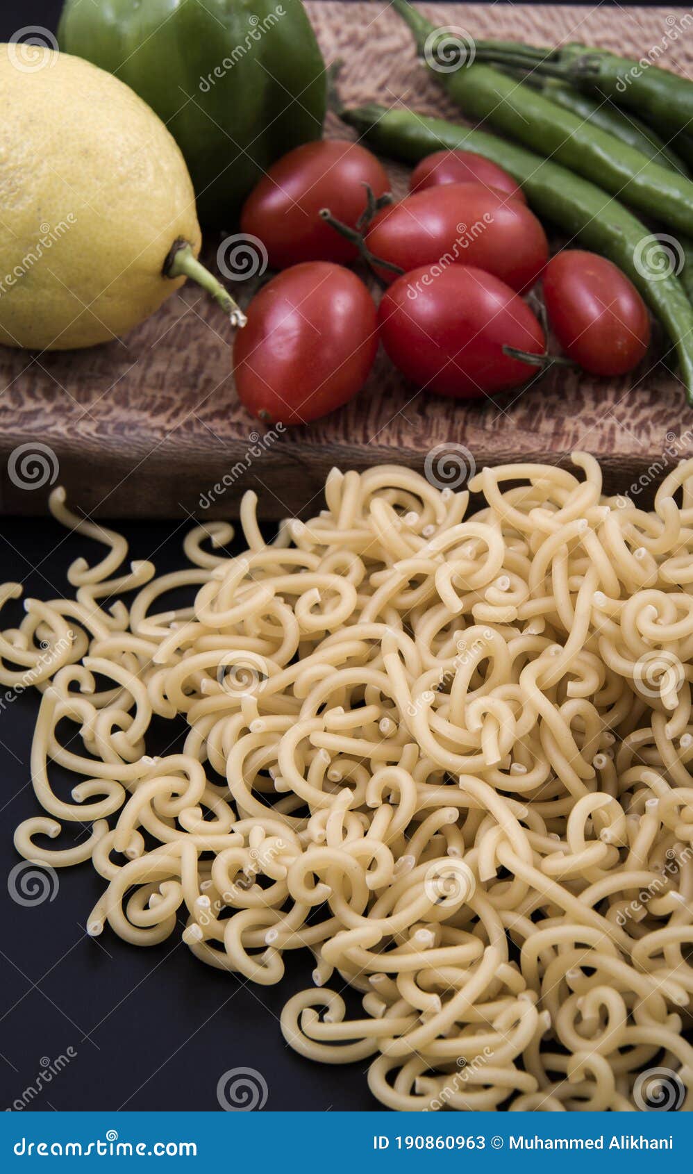 Pasta Con Forma Y Pasta Sencilla. Pasta De Diferentes Formas Con Frutas ...