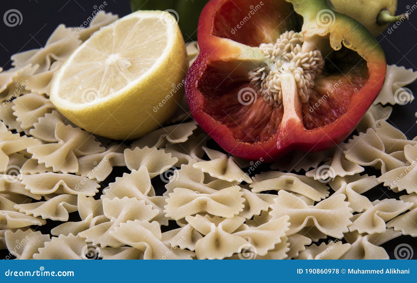 Pasta Con Forma Y Pasta Sencilla. Pasta De Diferentes Formas Con Frutas ...