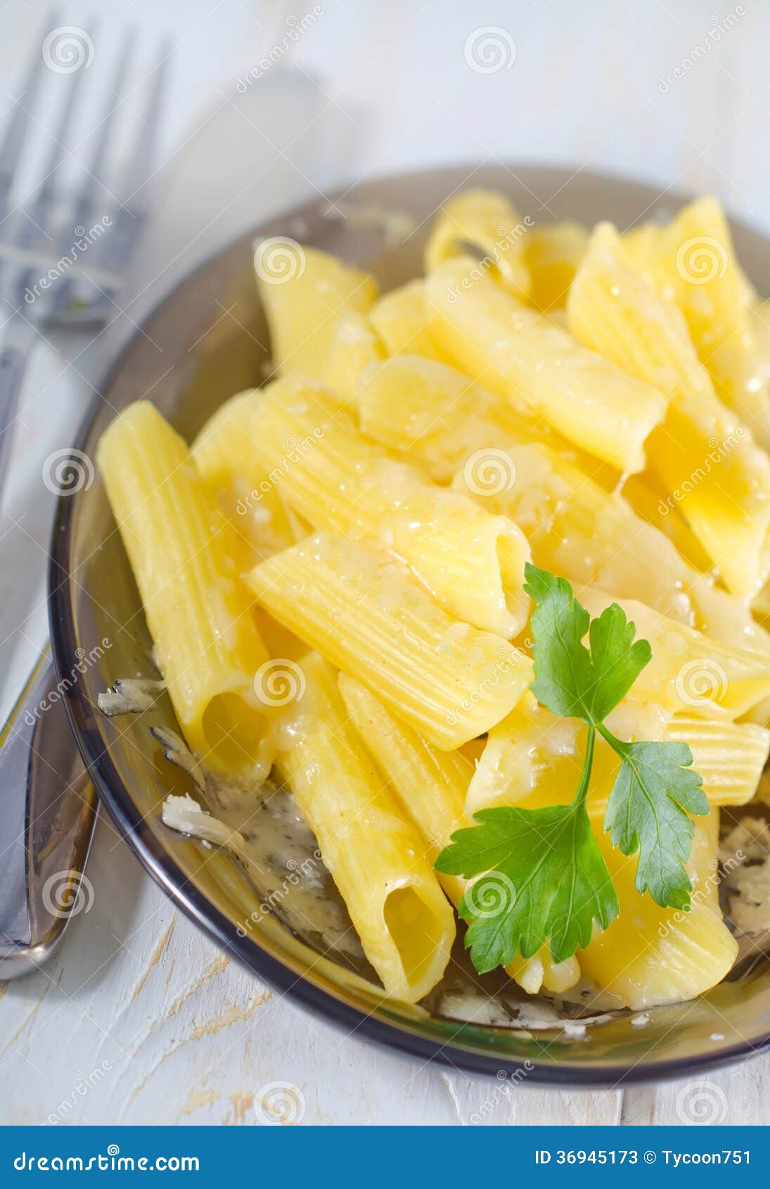 Pasta con formaggio immagine stock. Immagine di parmigiano - 36945173