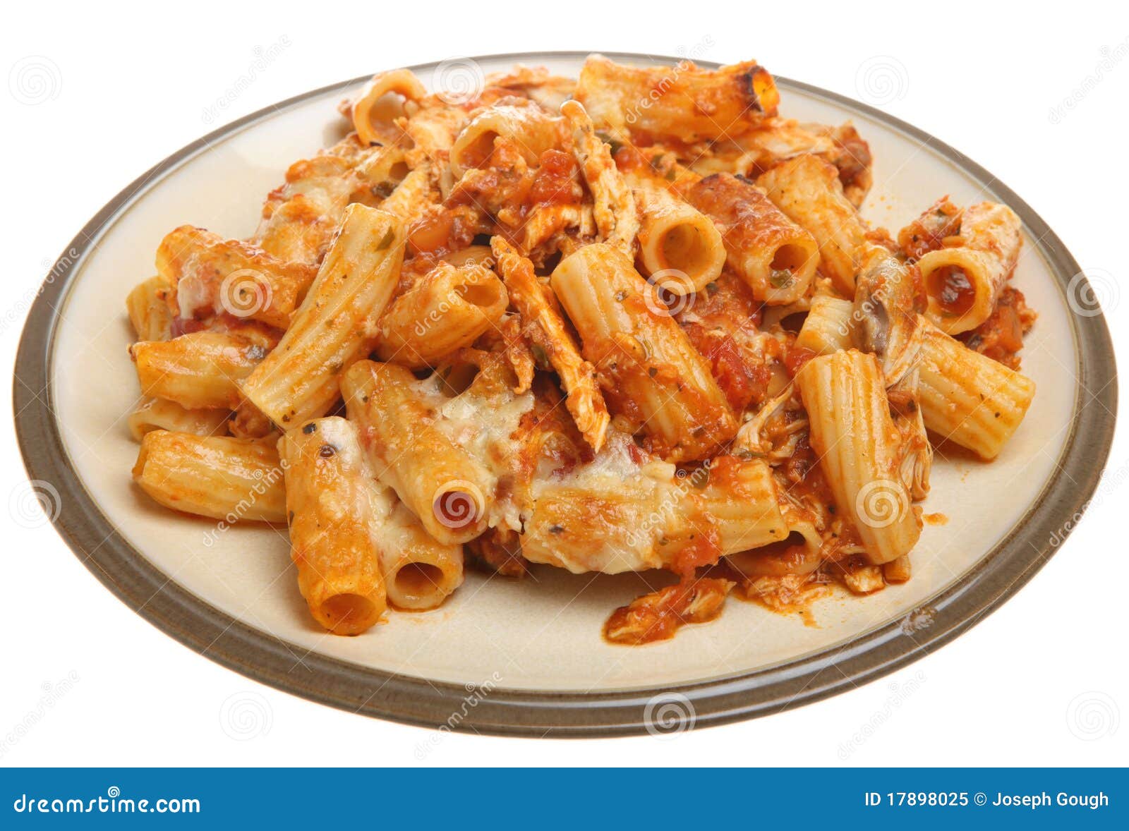 Pasta Cotta Con Il Pollo Ed Il Formaggio Immagine Stock - Immagine di ...