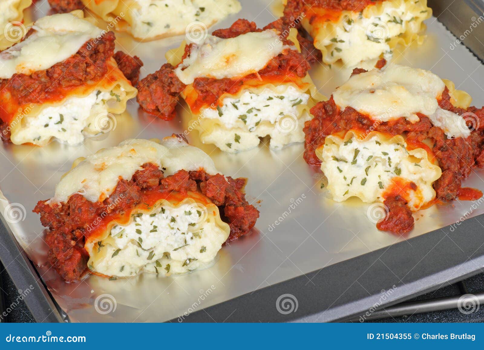 Pasta cotta del Lasagna immagine stock. Immagine di pranzo - 21504355