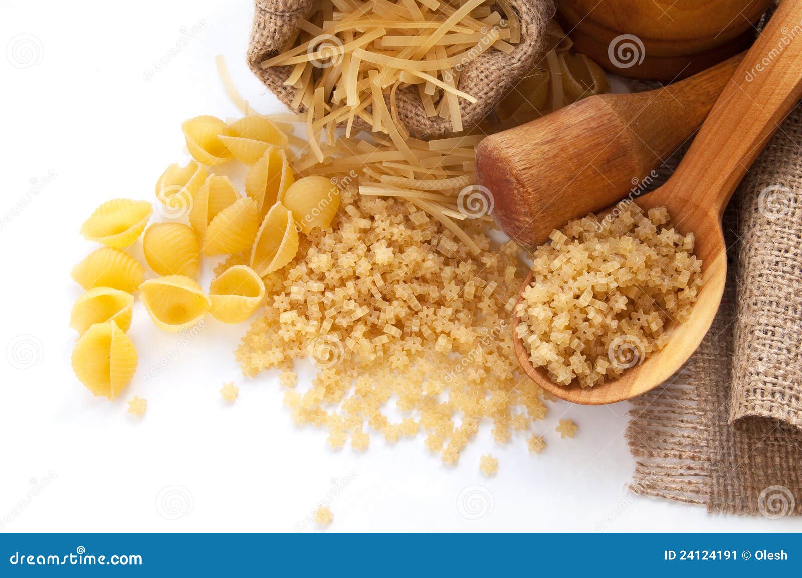 Pasta cruda immagine stock. Immagine di fresco, cucina - 24124191