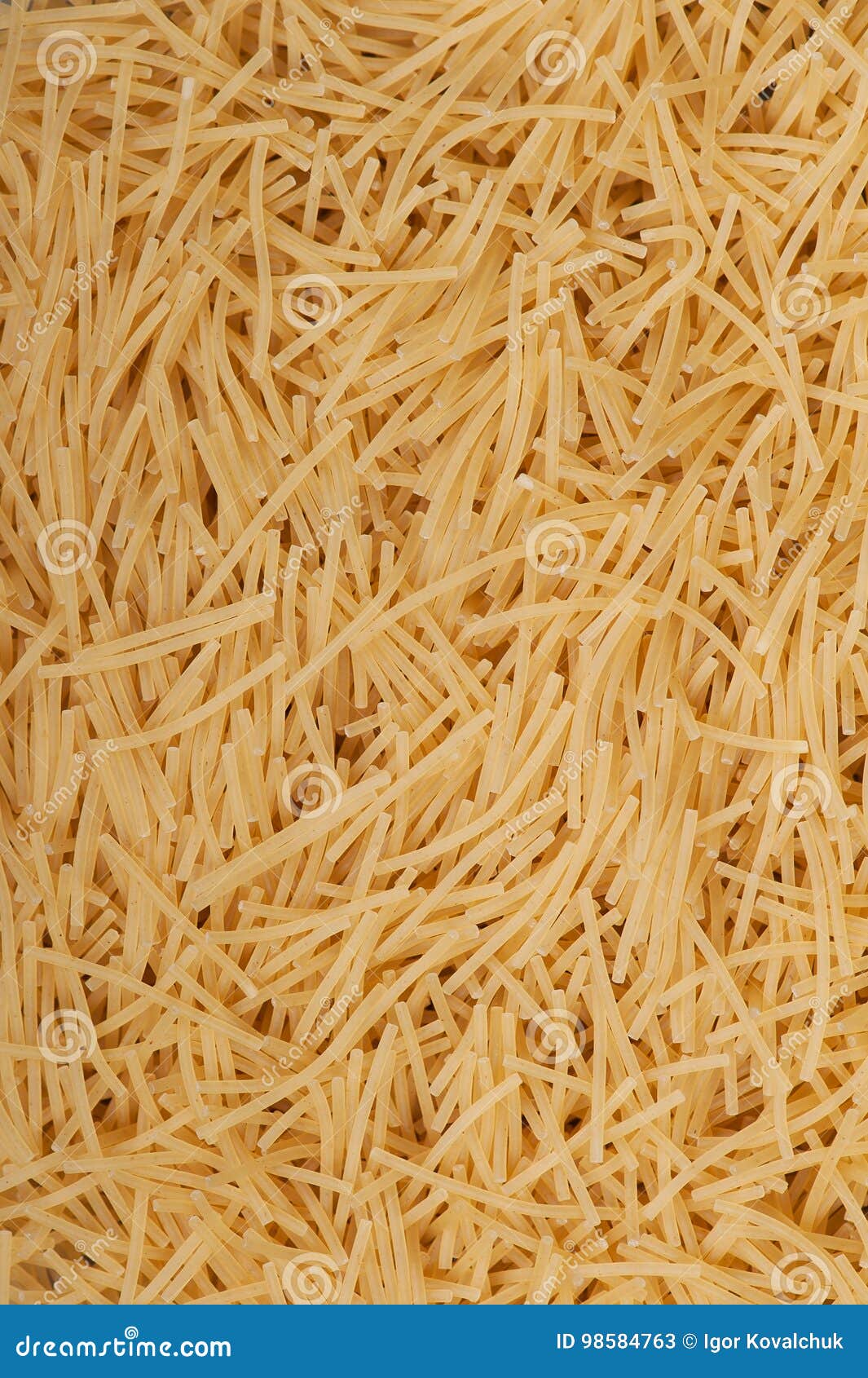 Pasta cruda dei vermicelli immagine stock. Immagine di dieta - 98584763