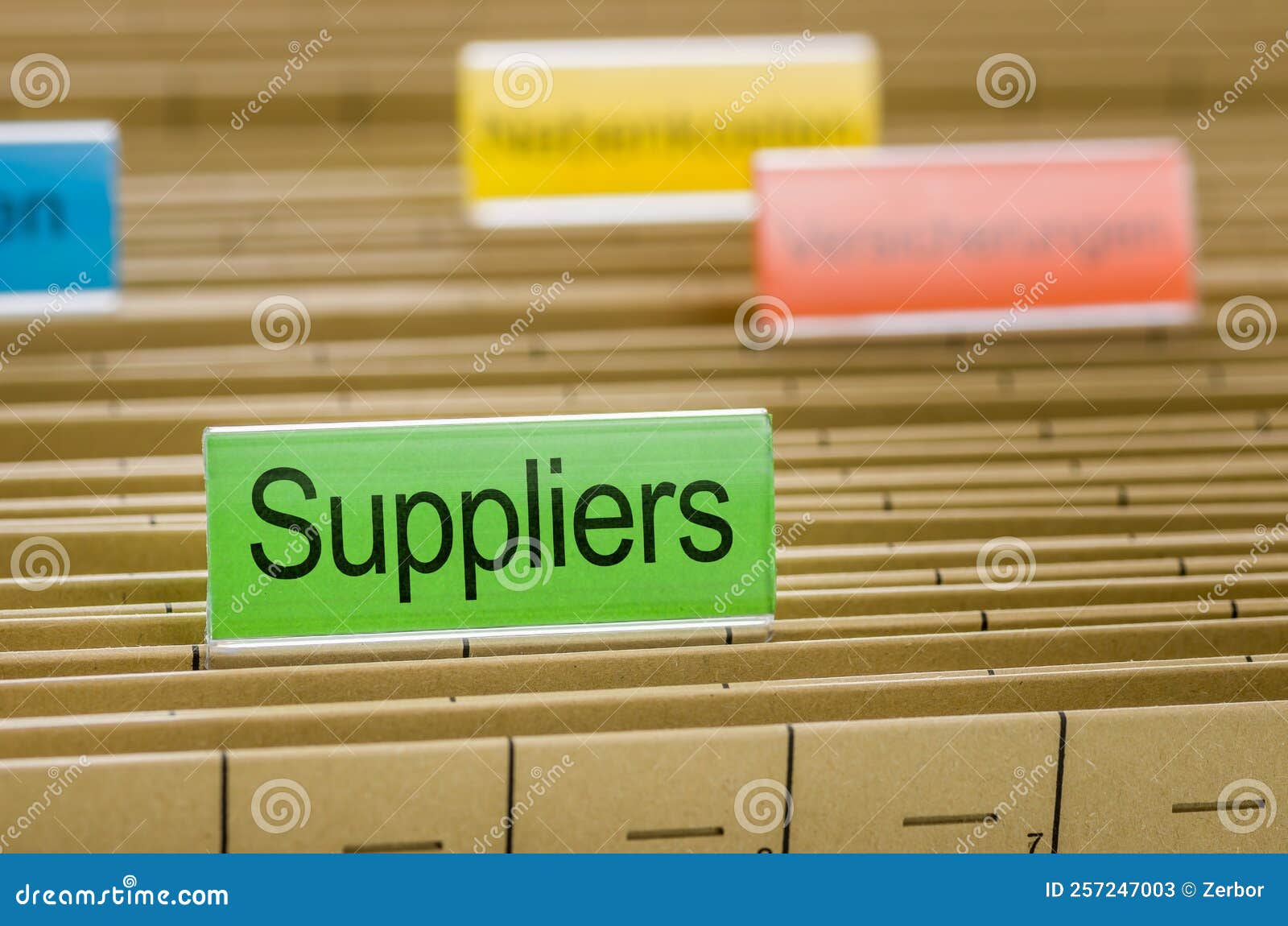 Pasta De Arquivos Pendente Rotulada Com Fornecedores Imagem de Stock ...