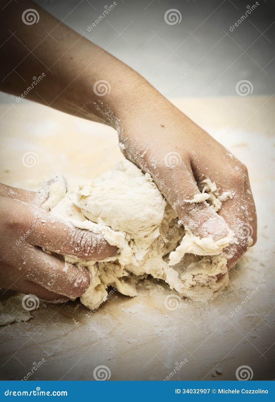 Pasta De Pan De Amasamiento Imagen de archivo - Imagen de mano ...