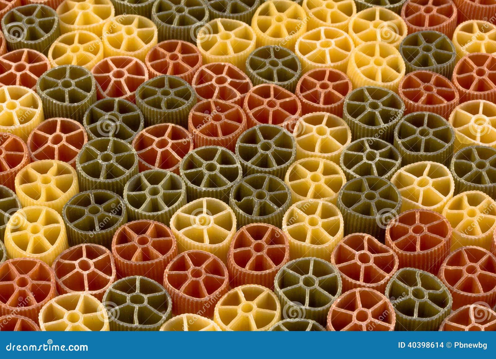 Pasta di forma rotonda fotografia stock. Immagine di dieta - 40398614