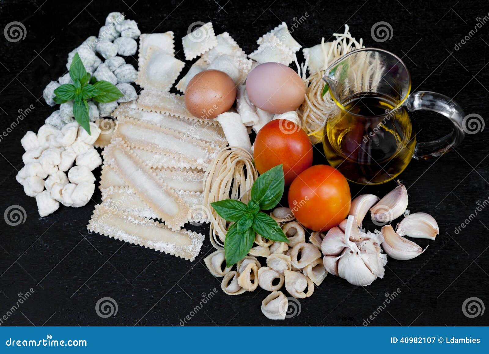 Pasta fresca fatta a mano immagine stock. Immagine di carboidrato ...