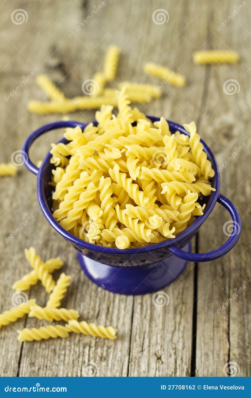 Pasta grezza fotografia stock. Immagine di inviare, carboidrati - 27708162