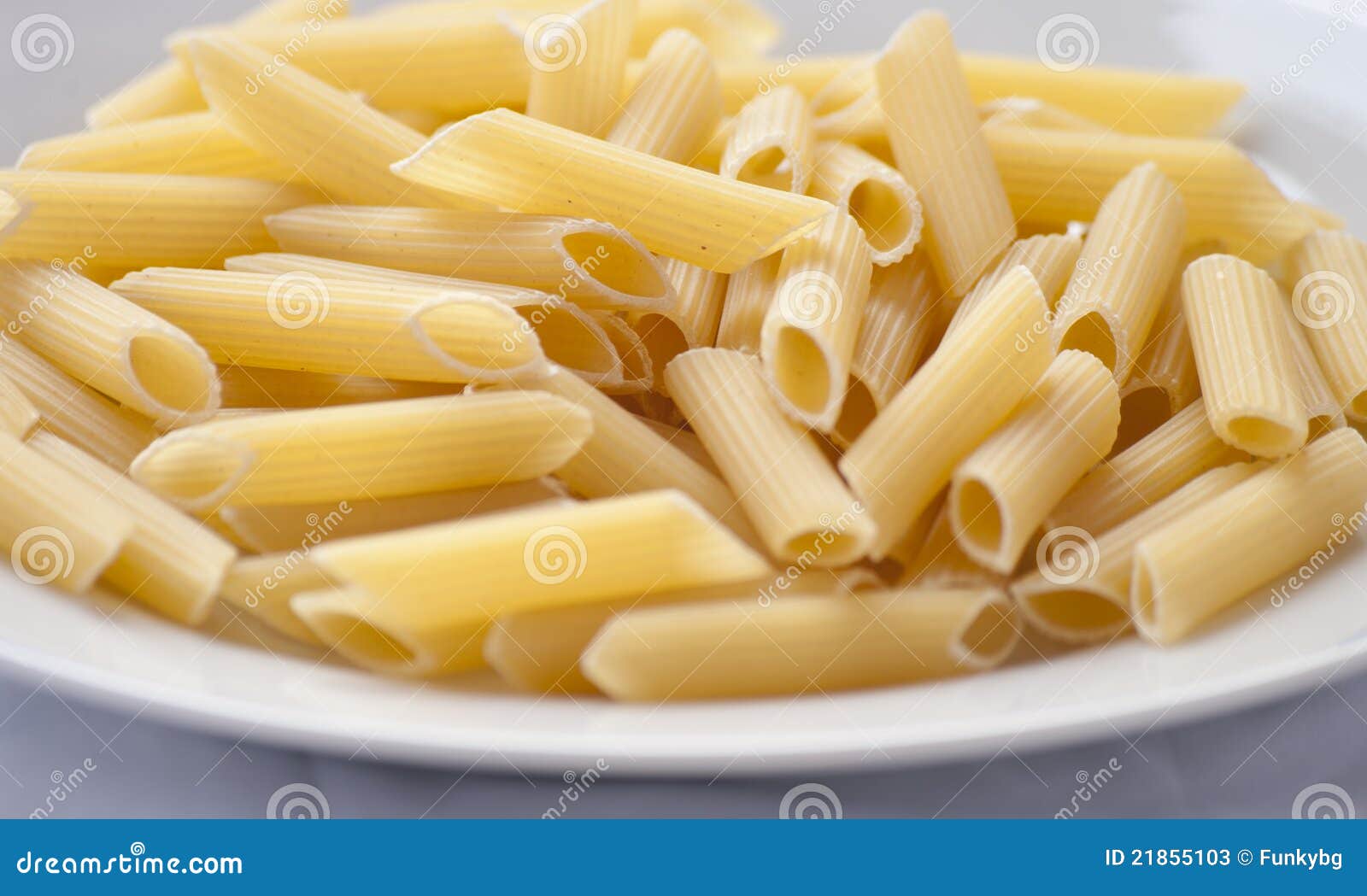 Pasta Italiana Secca (maccheroni) Immagine Stock - Immagine di ...