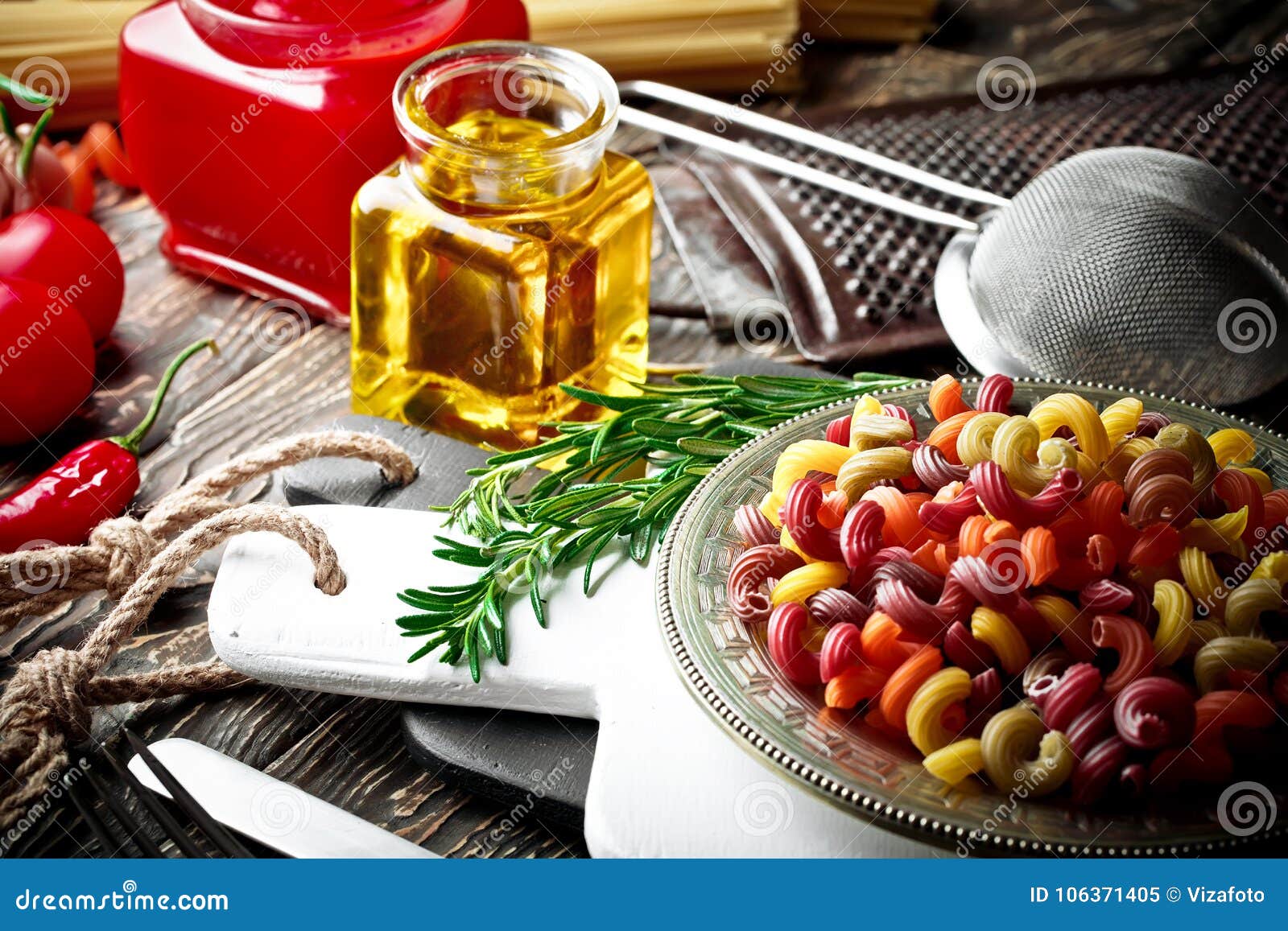 Pasta Nella Composizione Sulla Tavola Immagine Stock - Immagine di ...