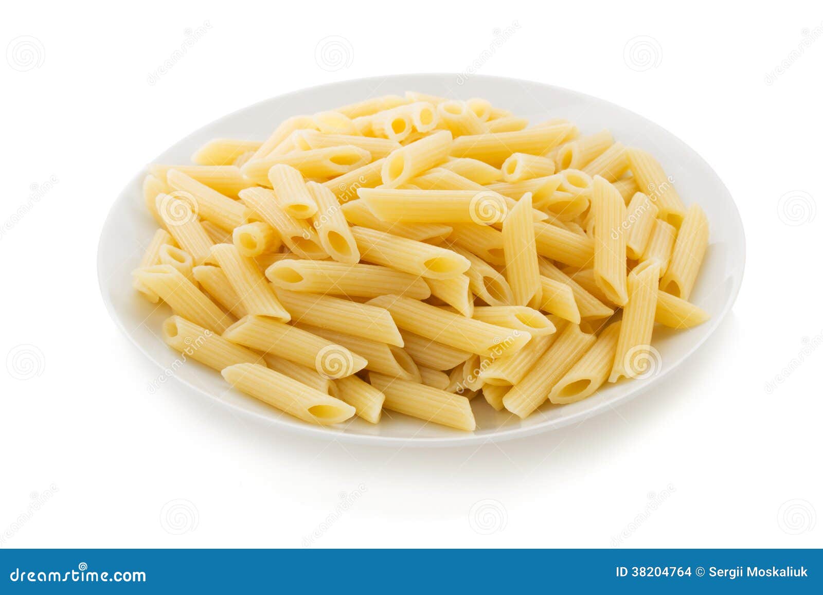 Pasta Penne in piatto fotografia stock. Immagine di piatto - 38204764