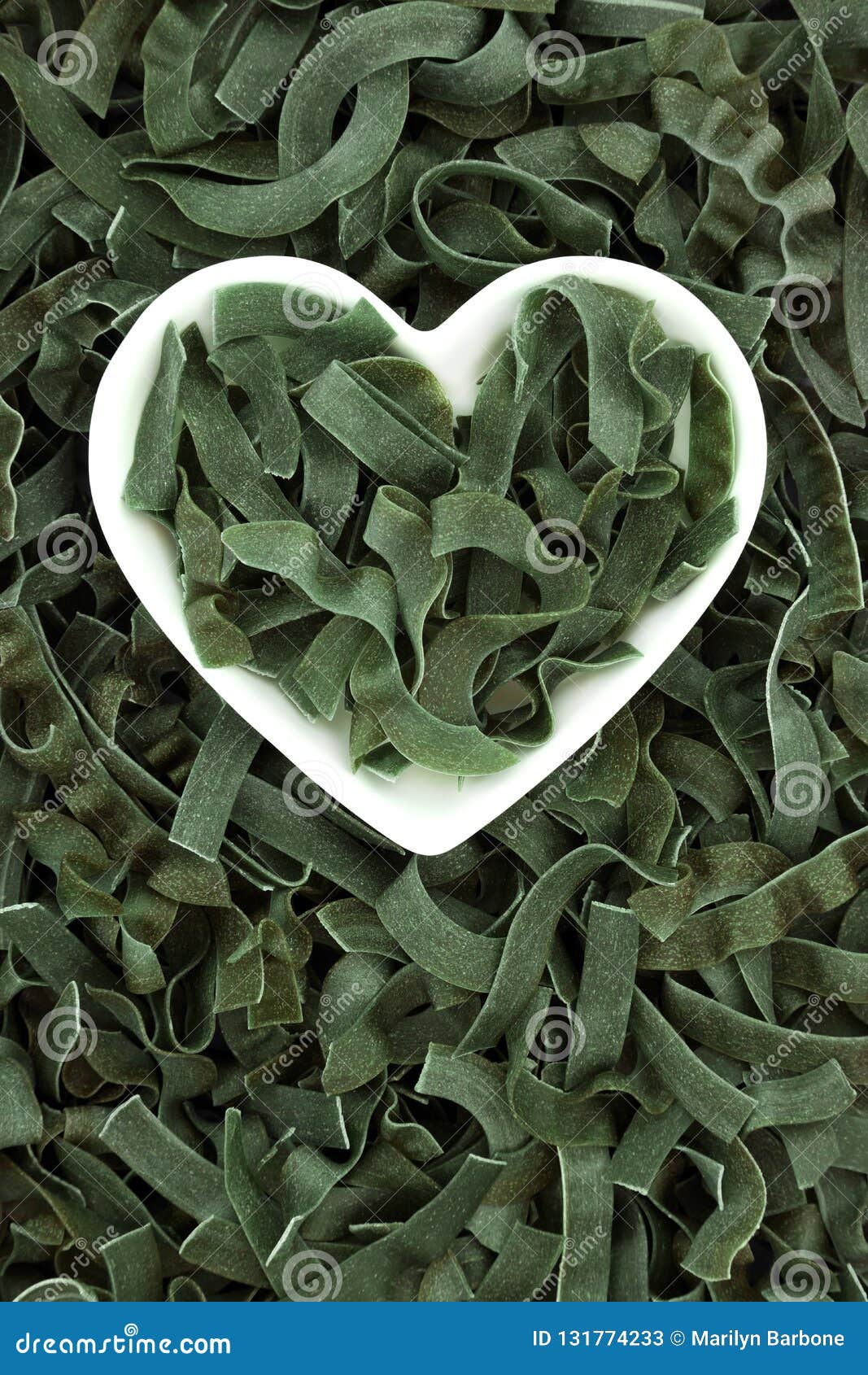 Pasta Sana Di Tagliatelle Di Spirulina Immagine Stock - Immagine di ...