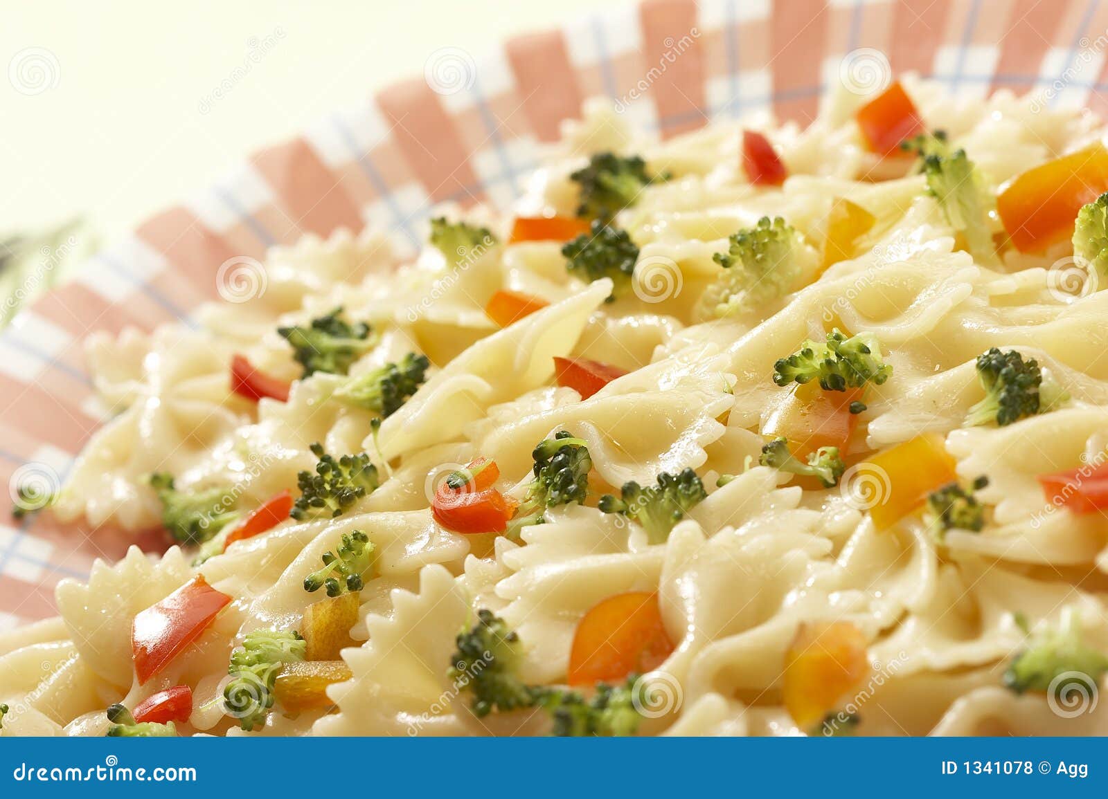 Pastas cocinadas foto de archivo. Imagen de italia, comestible - 1341078