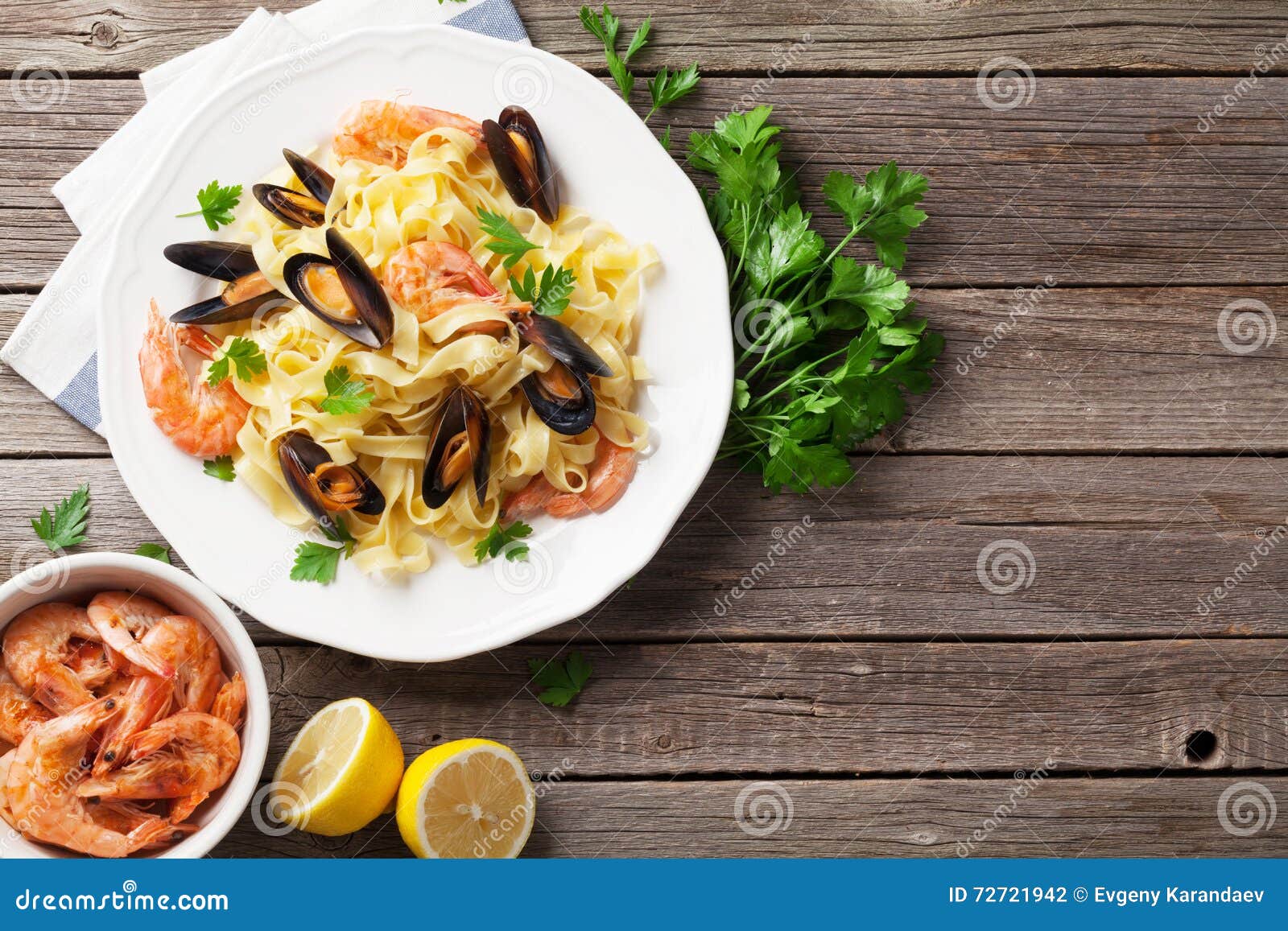 Pastas con los mariscos foto de archivo. Imagen de espagueti - 72721942