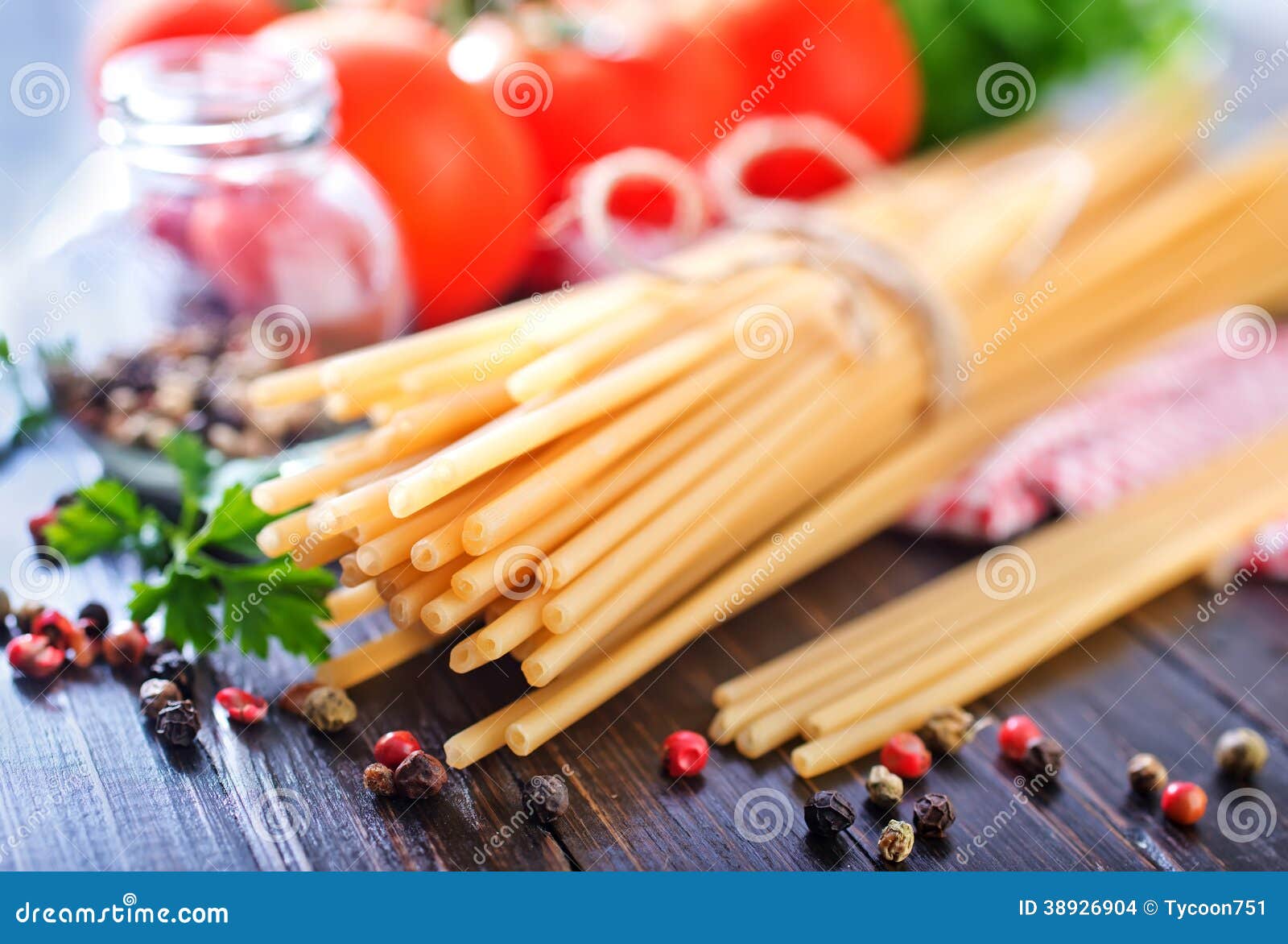 Pastas crudas foto de archivo. Imagen de brillante, comer - 38926904