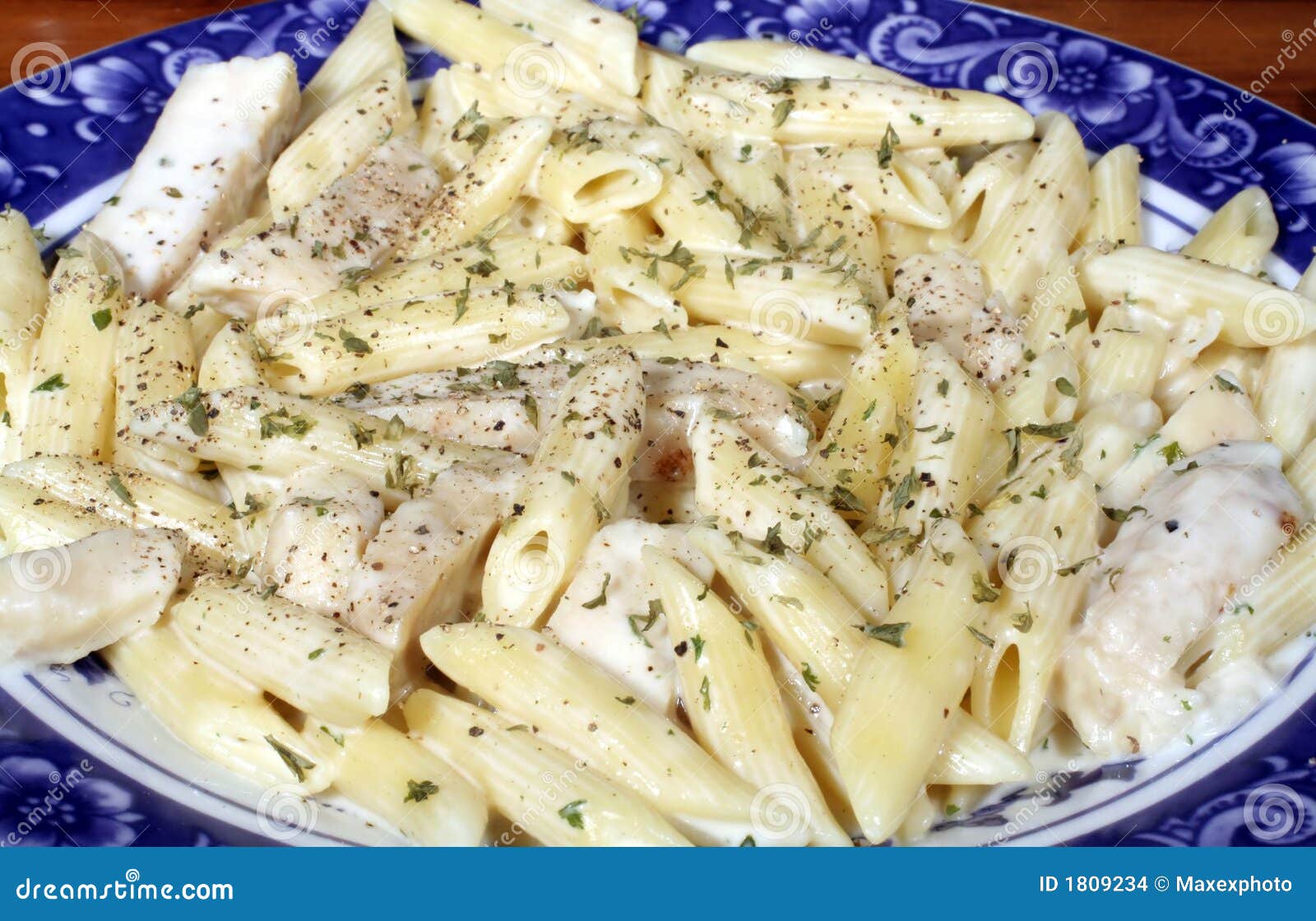 Pastas de Penne del pollo foto de archivo. Imagen de fresco - 1809234