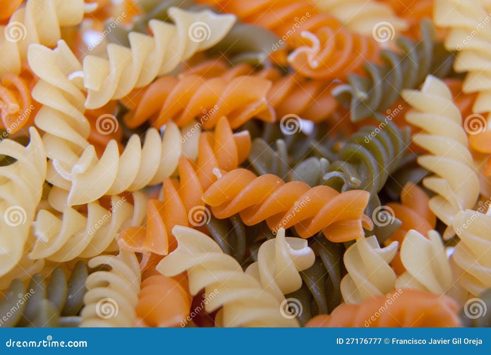 Pastas Espirales Italianas Crudas Imagen de archivo - Imagen de curva ...