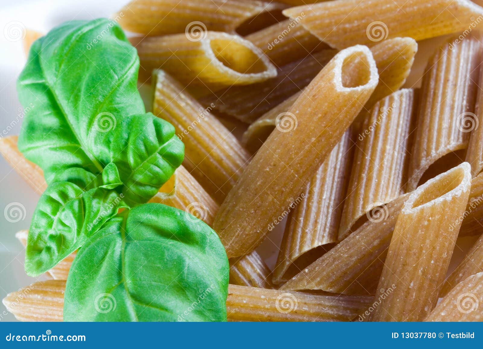 Pastas integrales foto de archivo. Imagen de sano, fibra - 13037780