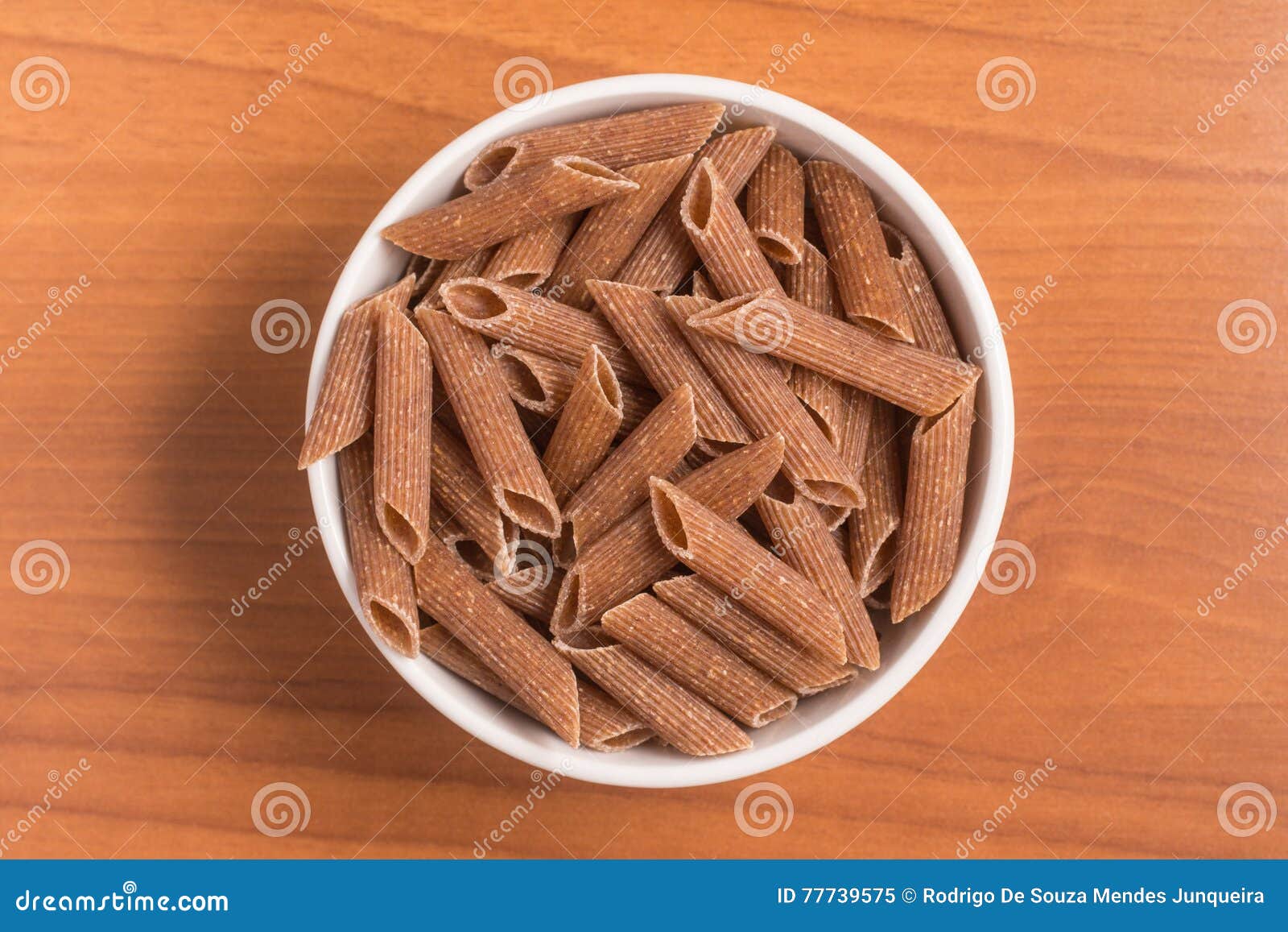 Pastas Integrales Penne Integral En Un Cuenco Imagen de archivo ...