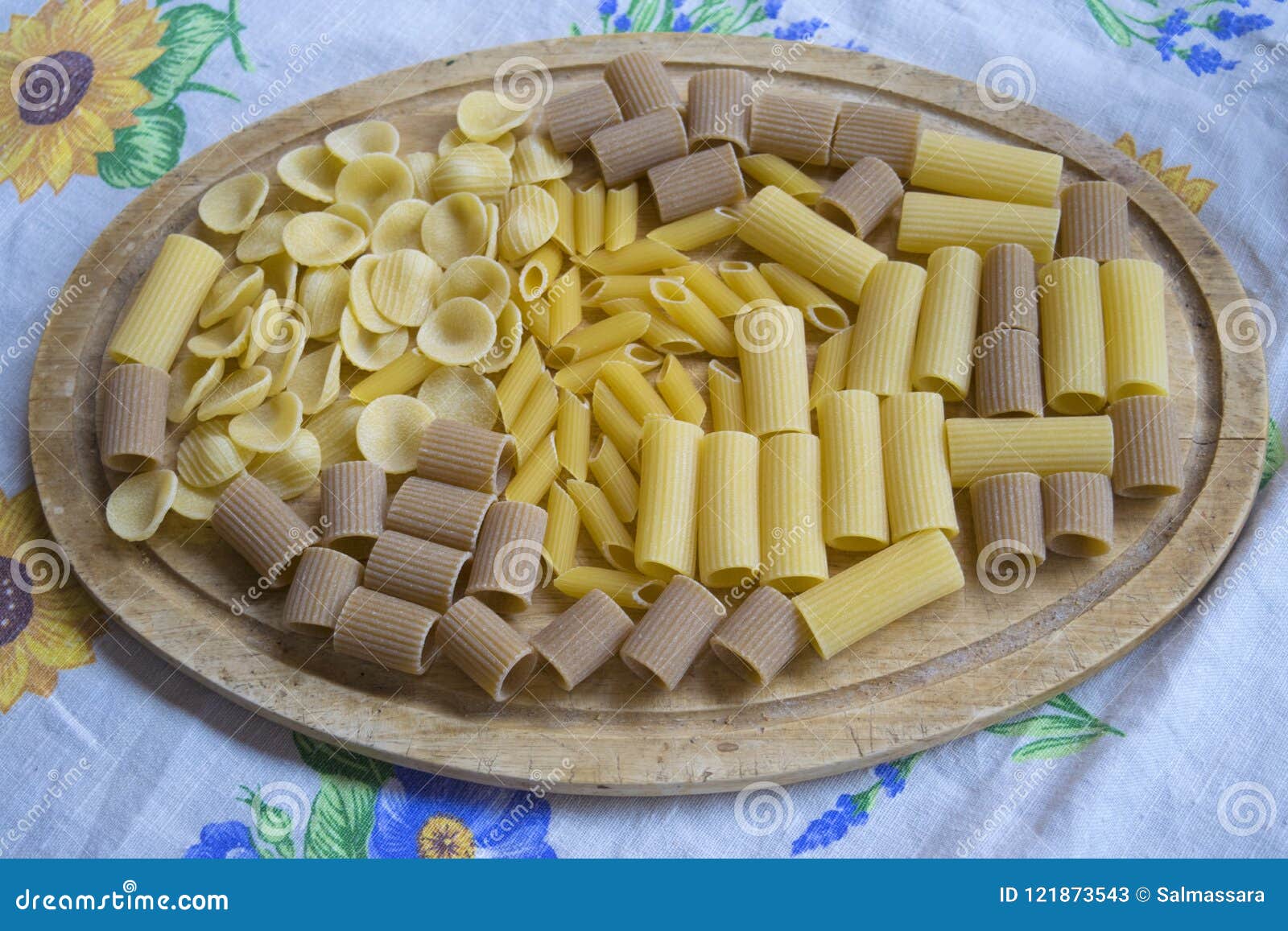 Pastas Integrales Y Normales Clasificadas Imagen de archivo - Imagen de ...