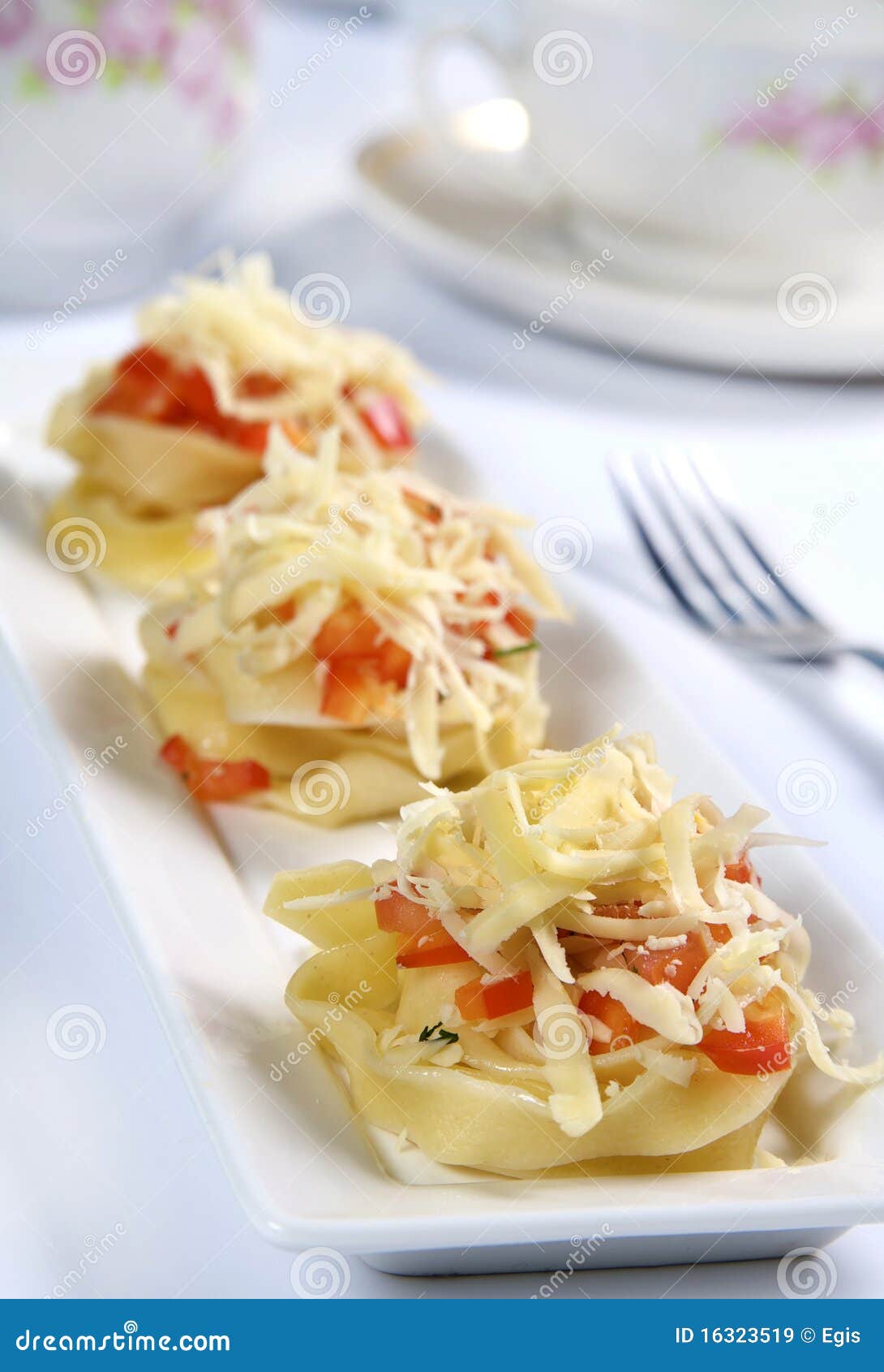 Pastas rellenas imagen de archivo. Imagen de sabroso - 16323519