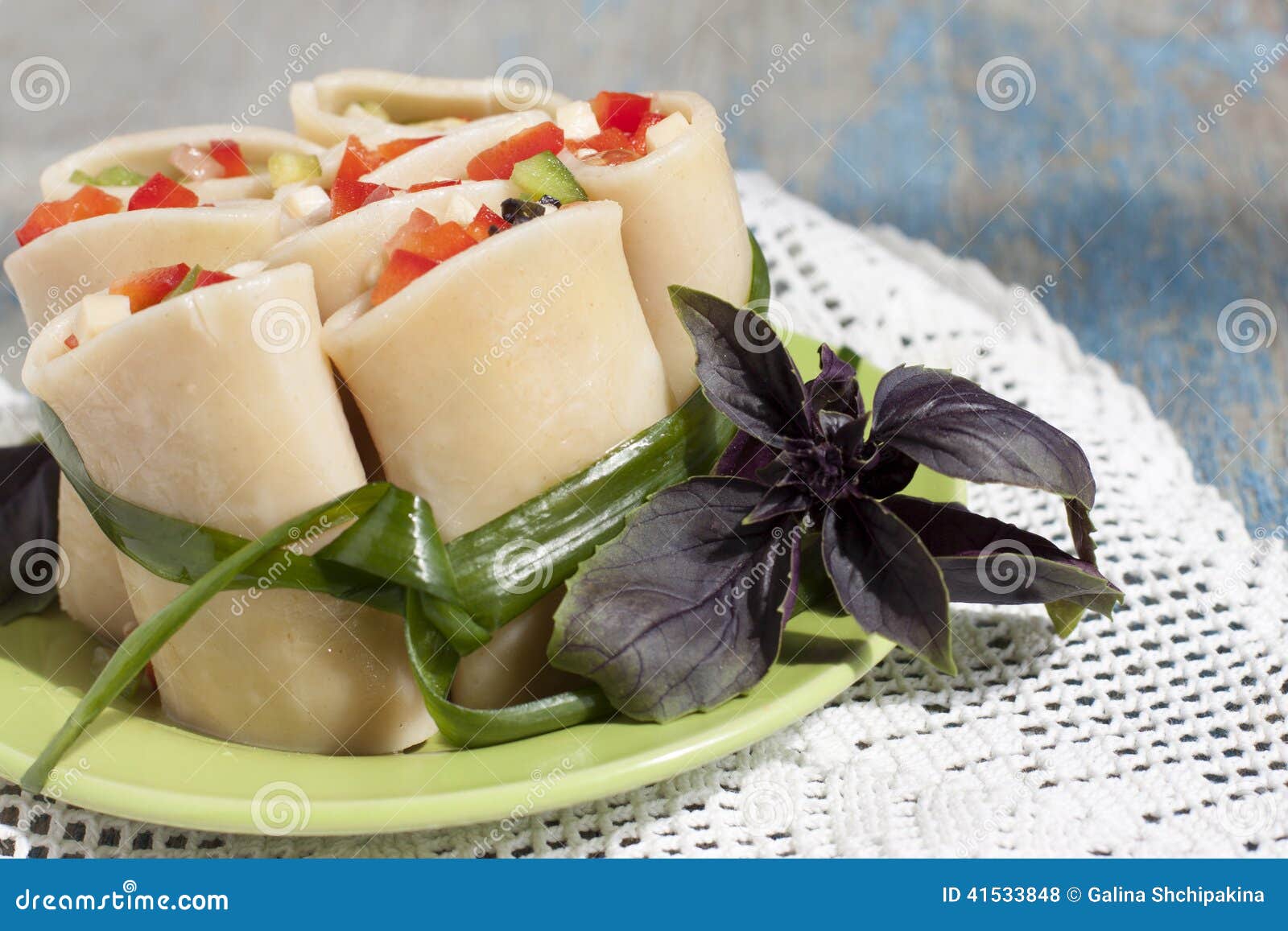 Pastas Rellenas Con Las Verduras Y El Queso Foto de archivo - Imagen de ...