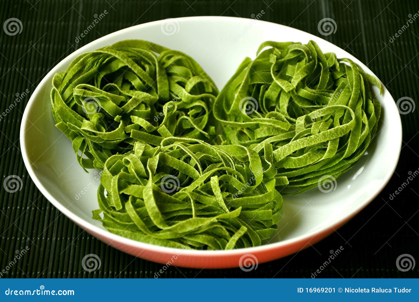 Pastas verdes imagen de archivo. Imagen de cocina, concepto - 16969201