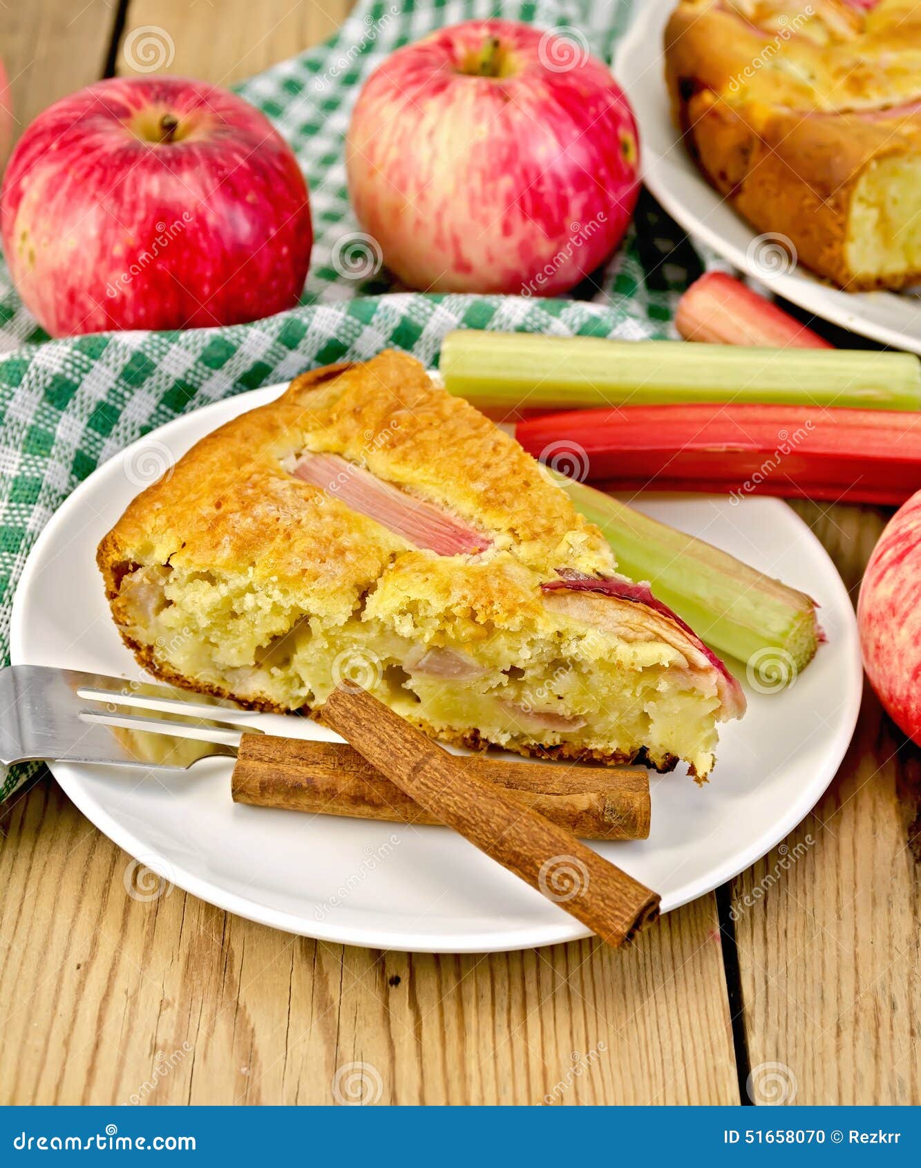 Pastei Met Appel En Rabarber in Plaat Aan Boord Stock Foto - Image of ...