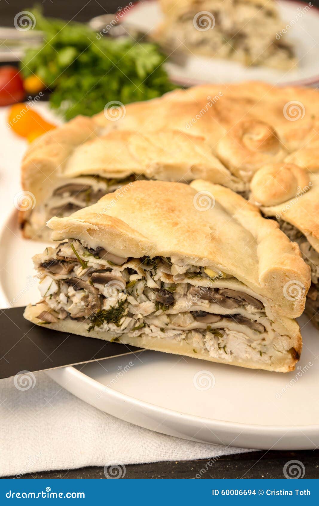 Pastei Met Kip En Paddestoel Stock Foto - Image of koken, deeg: 60006694