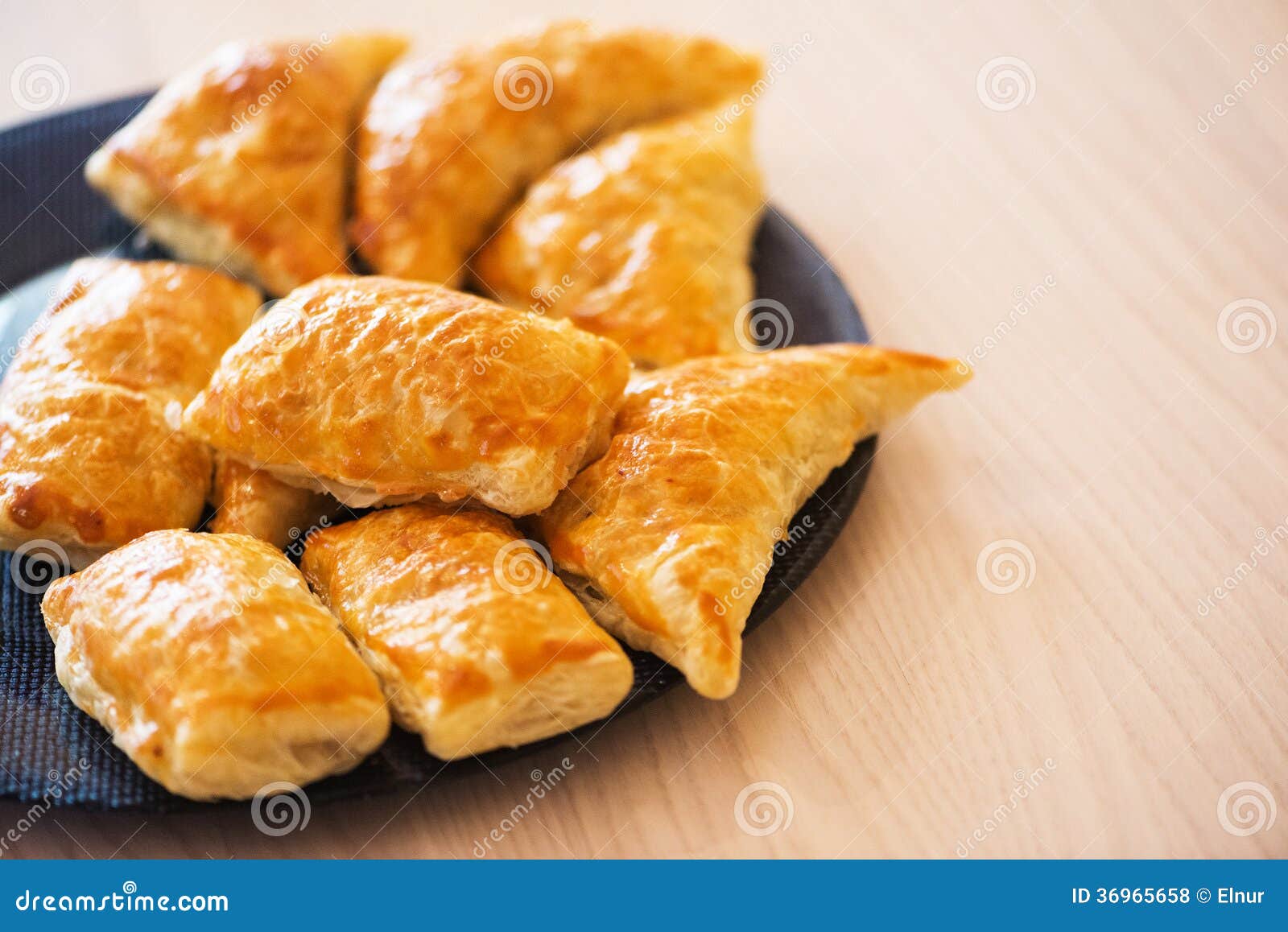 Pasteitjes Met Vlees Worden Gevuld Dat Stock Foto - Image of gekookt ...