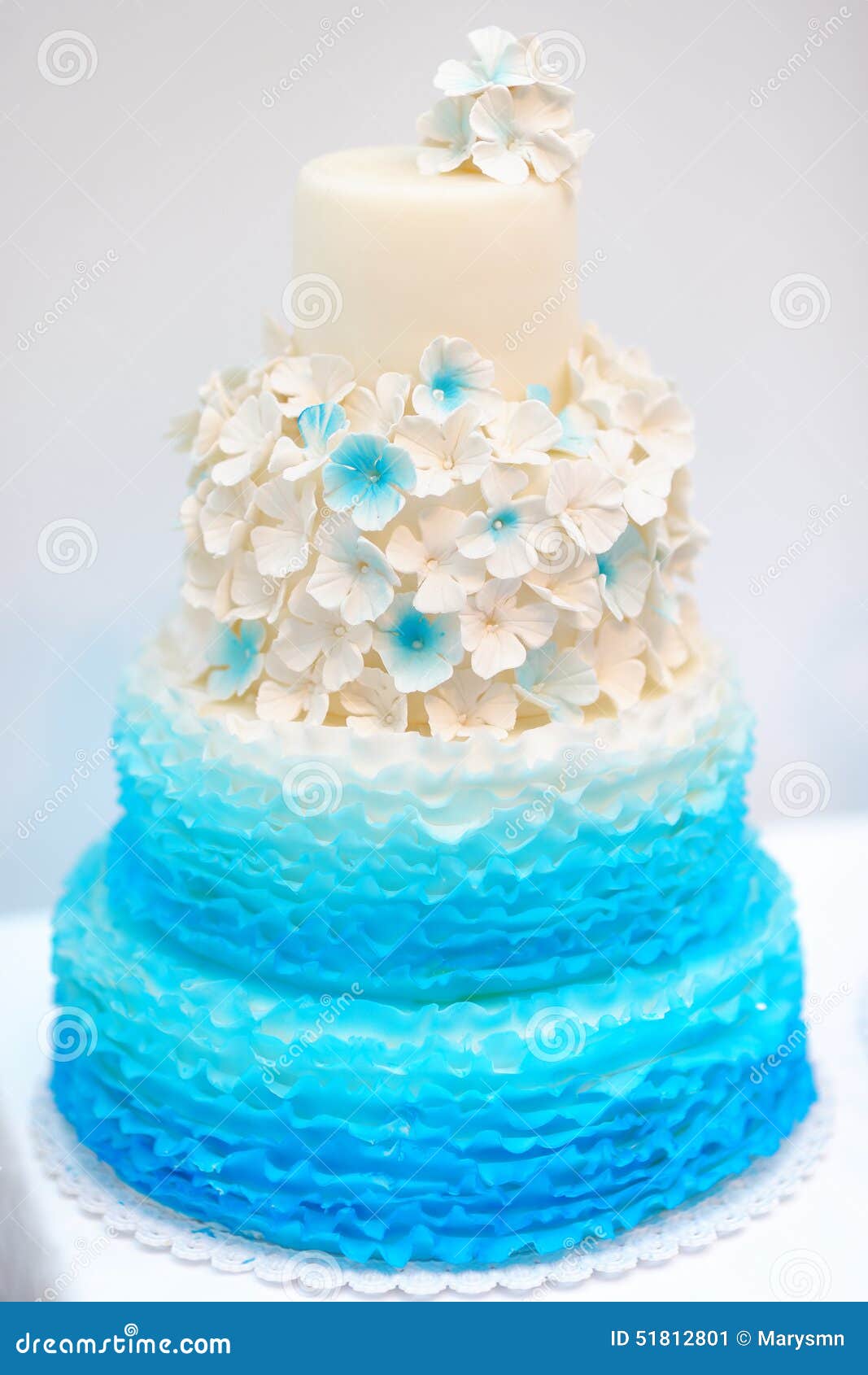 Pastel De Bodas Azul Y Blanco Delicioso Imagen de archivo - Imagen de ...