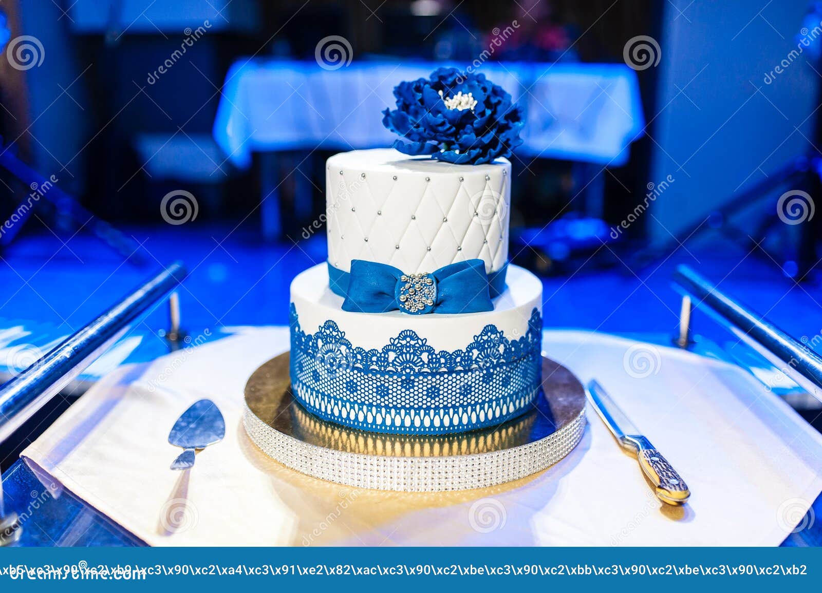 Pastel De Bodas. Blanco Y Azul. Foto de archivo - Imagen de dulce ...