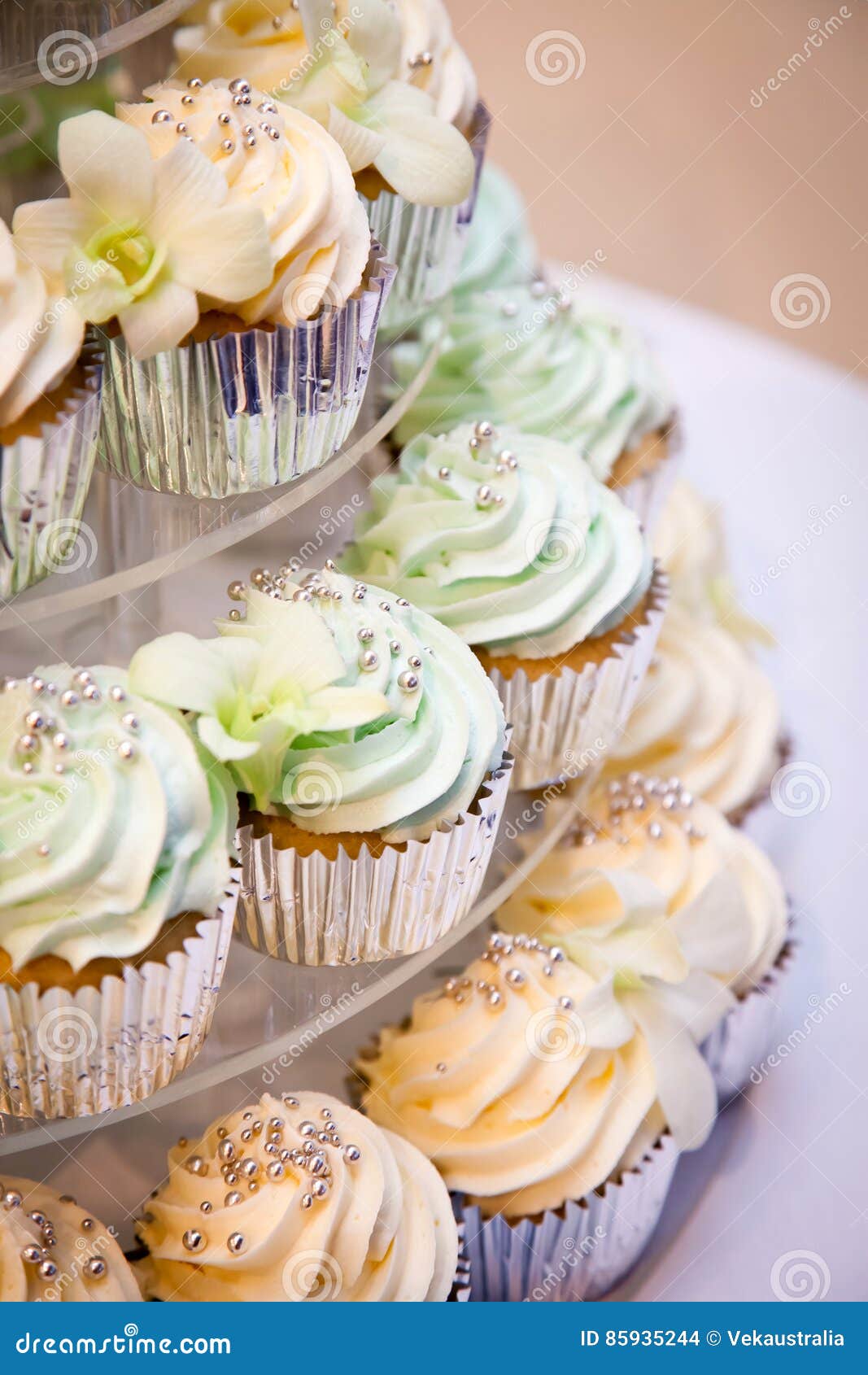Pastel De Bodas De La Magdalena Foto de archivo - Imagen de amarillo ...