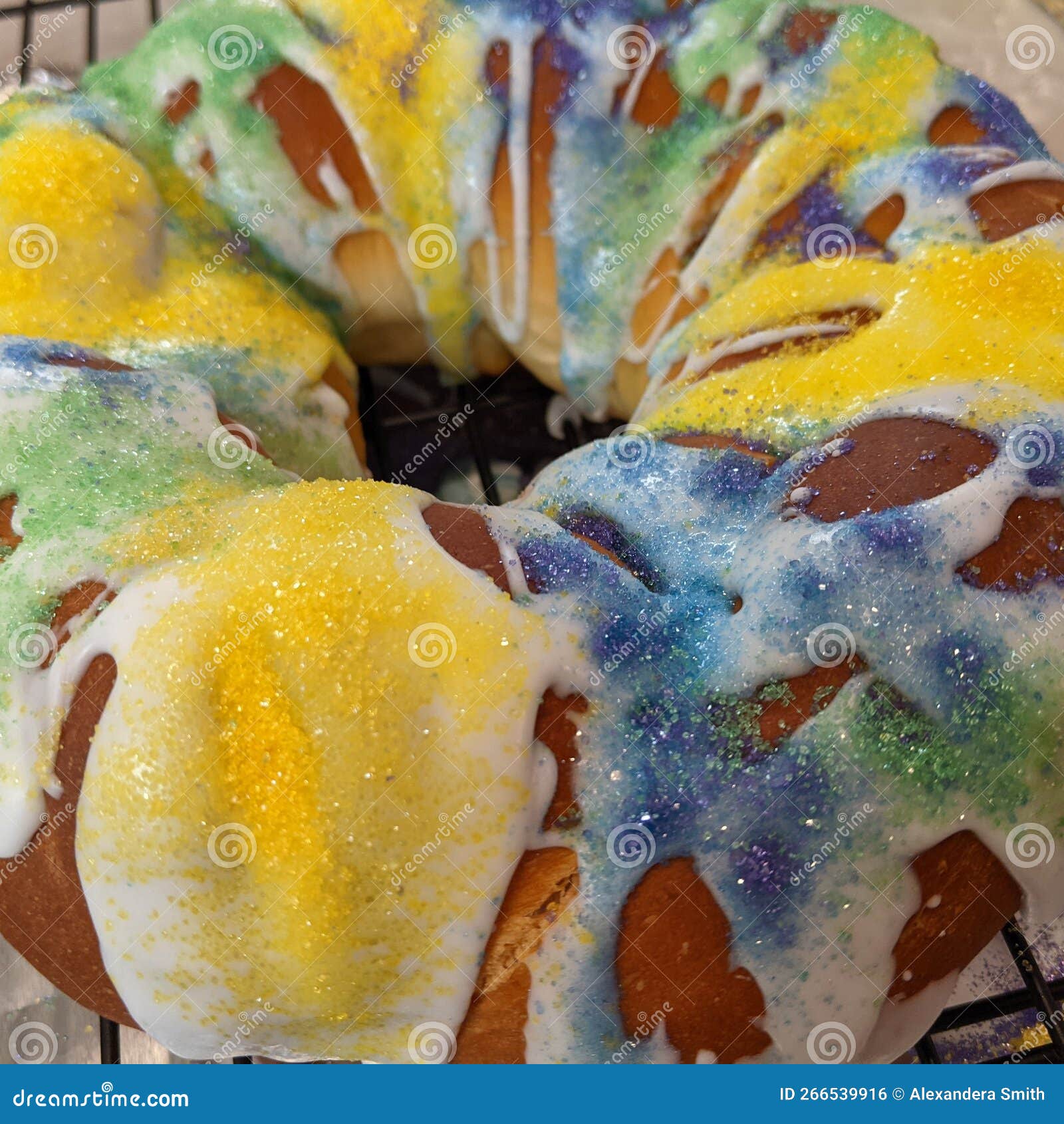 Pastel de rey de carnaval foto de archivo. Imagen de fruta - 266539916