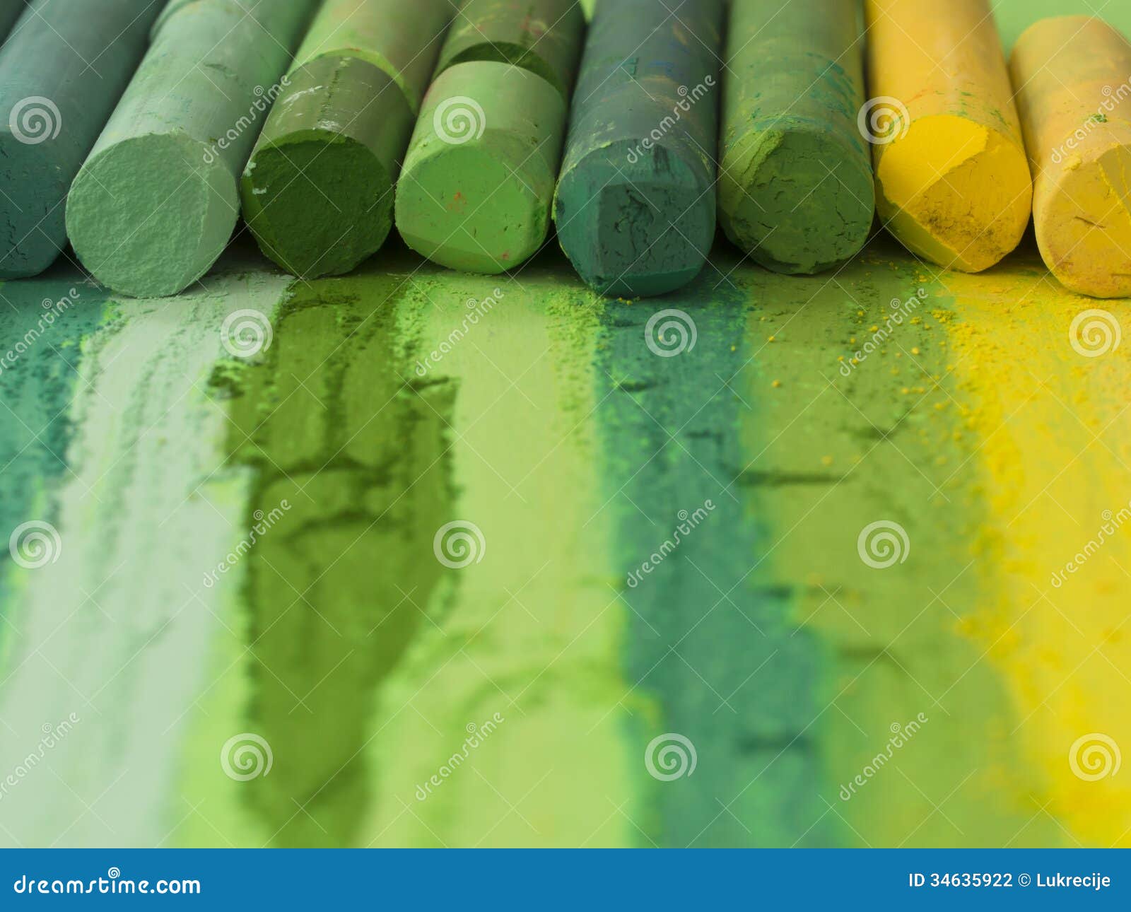 Pastelli Artistici Verdi Nella Linea Fotografia Stock - Immagine di ...