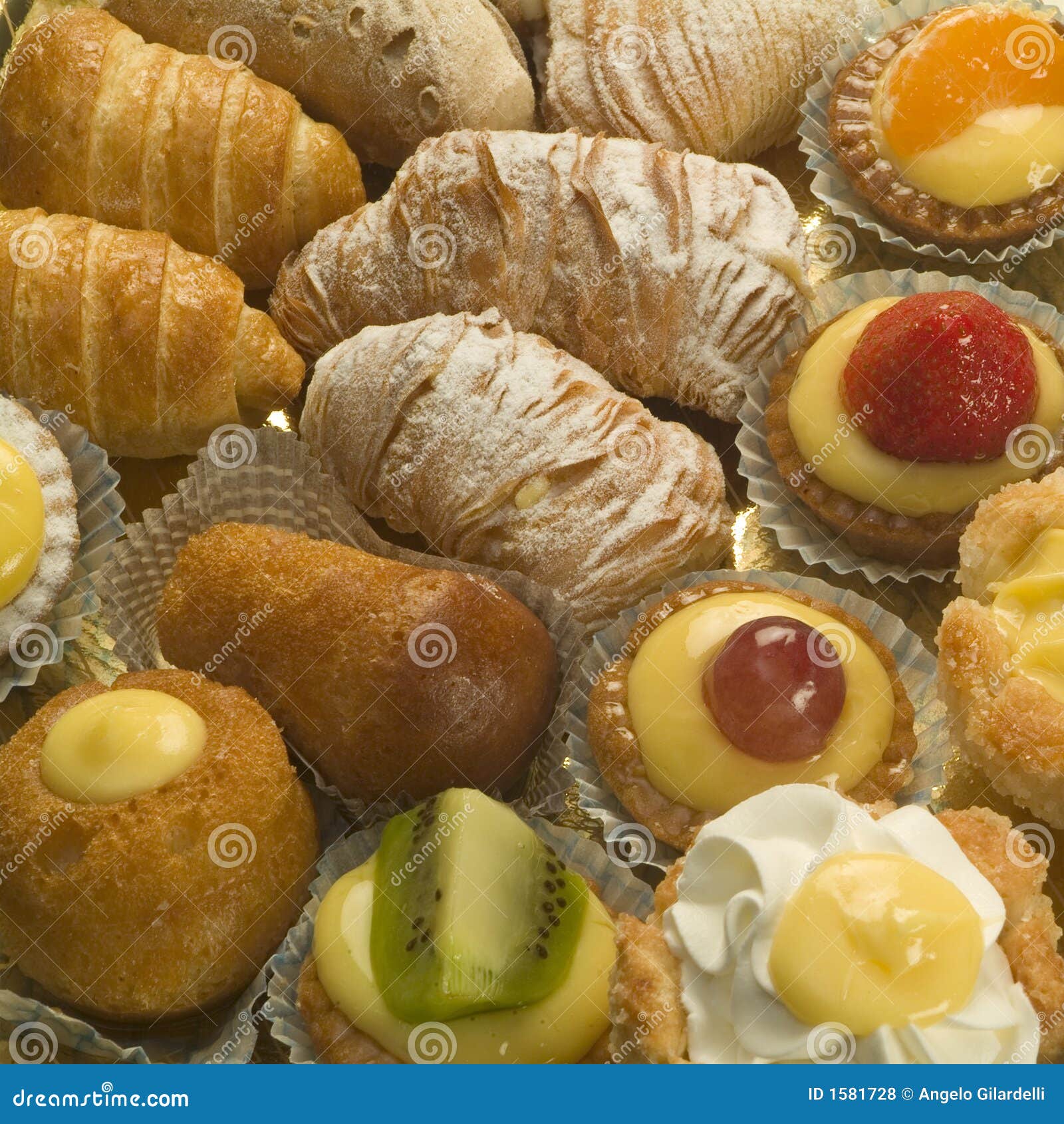 Pasticceria italiana fotografia stock. Immagine di farina - 1581728