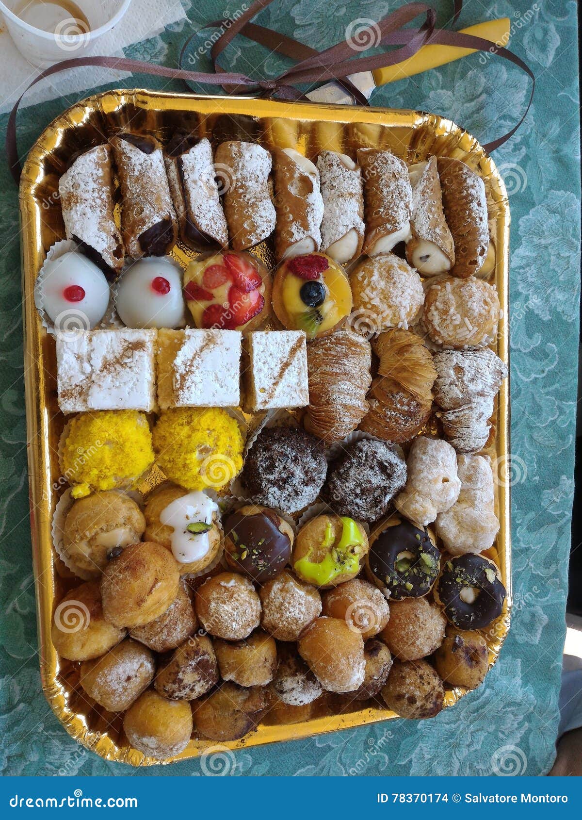 Pasticcini stockfoto. Bild von sizilianisch, gierig, nachtische - 78370174