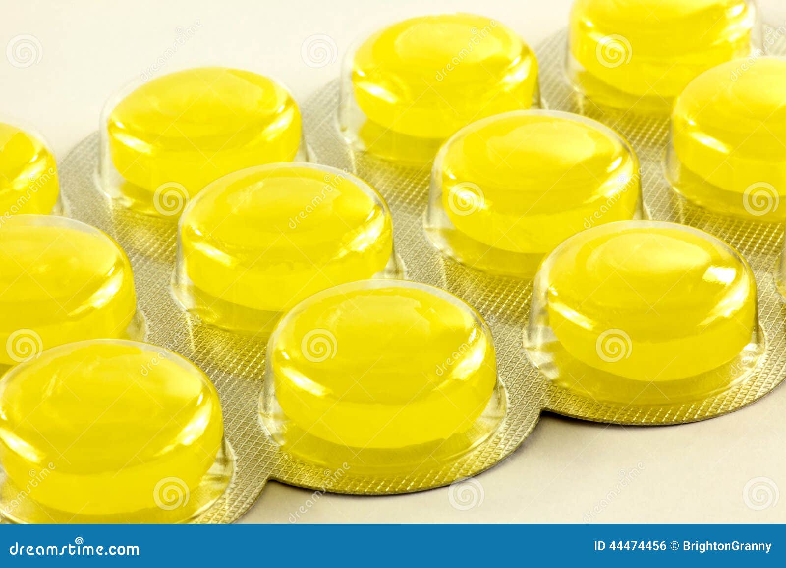 Pastilles Dans Le Habillage Transparent Photo stock - Image du fermer ...