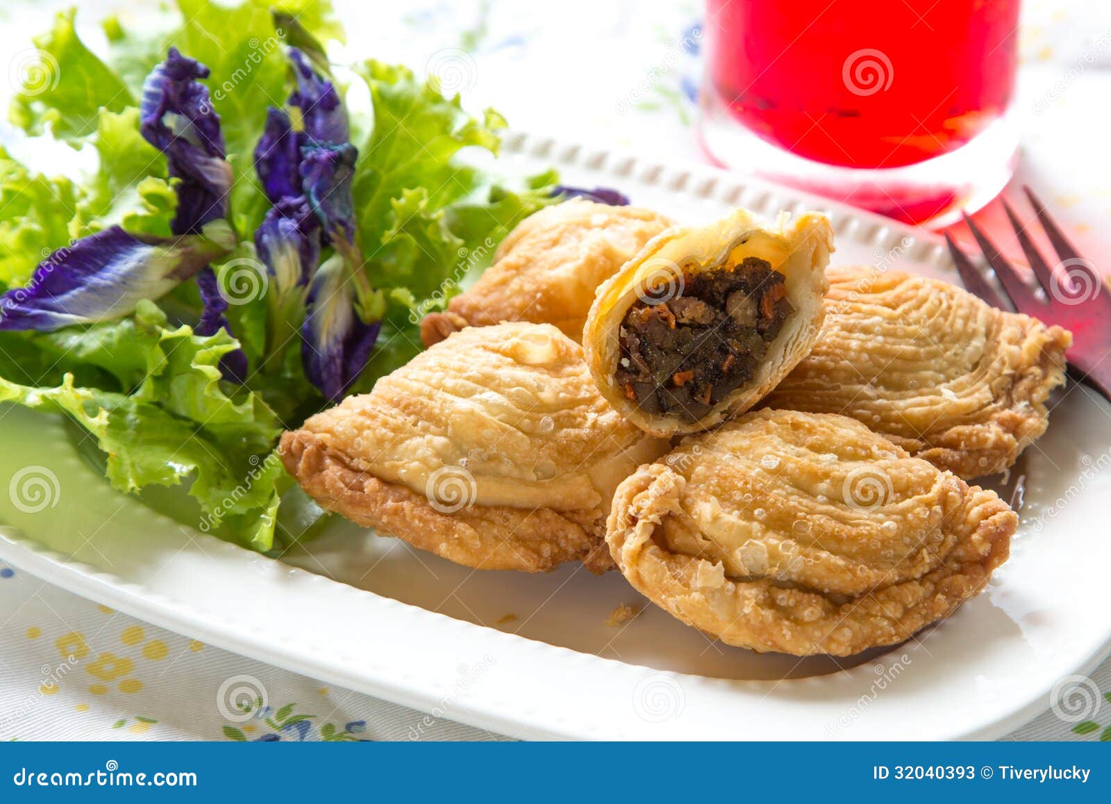 Pastry samosas stock image. Image of green, fried, chilli - 32040393