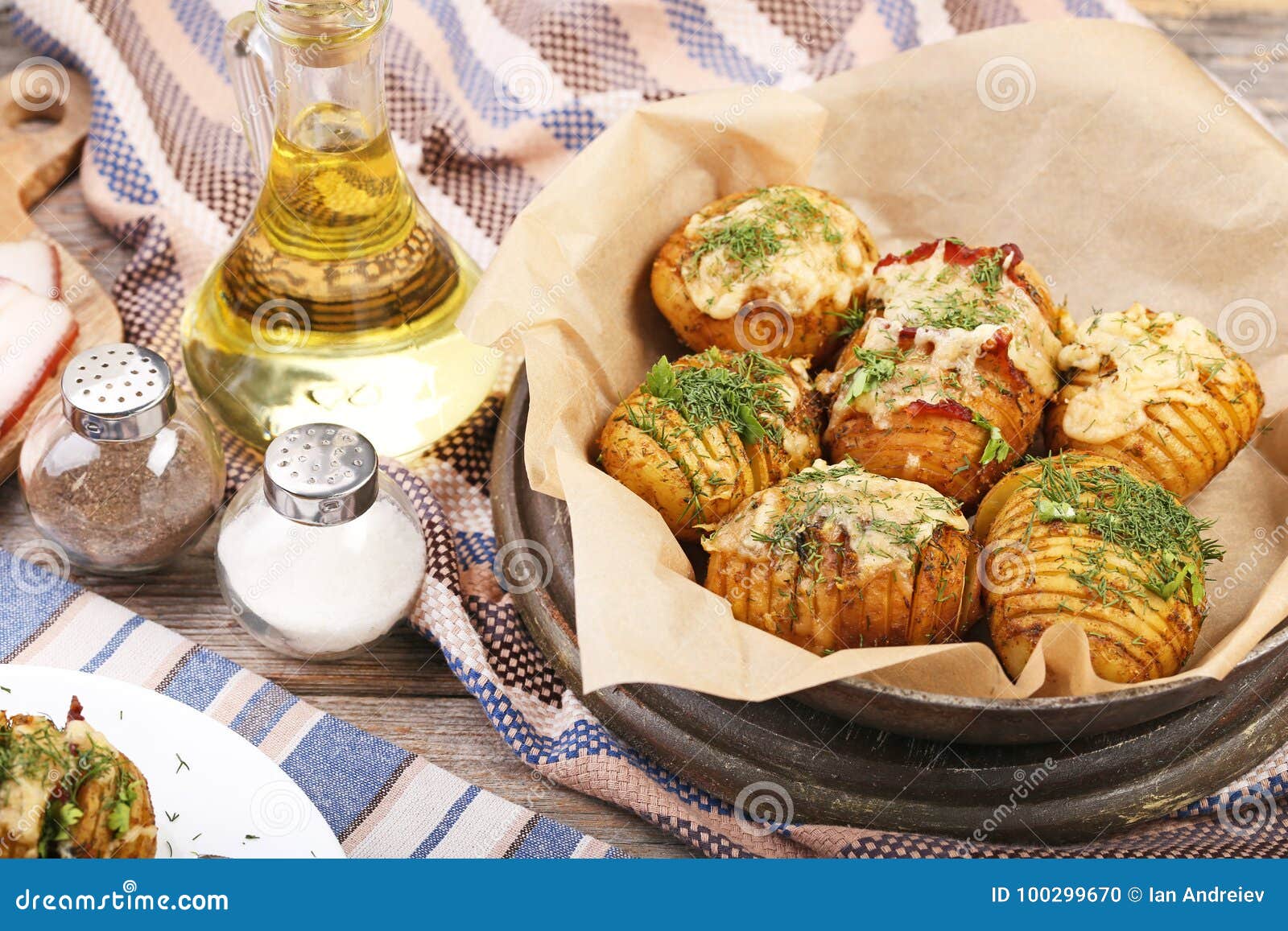 Patata cocida al horno foto de archivo. Imagen de tocino - 100299670