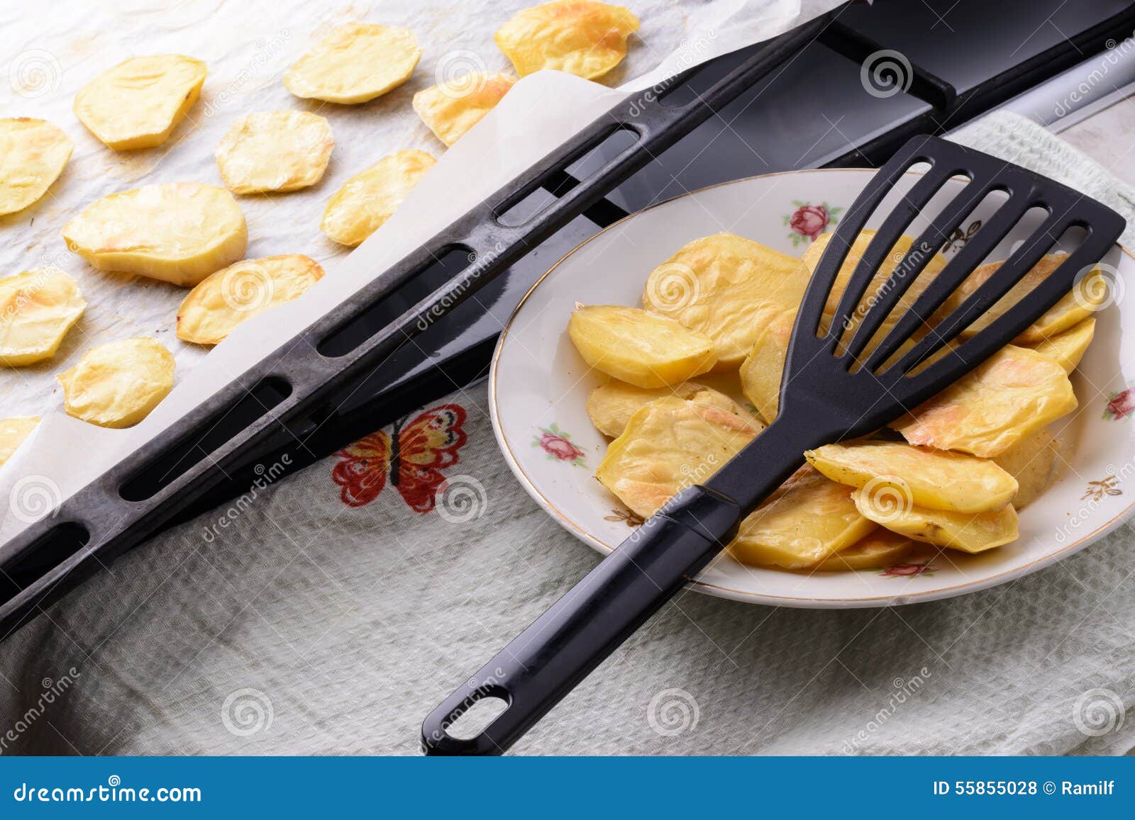 Patata De Las Ruedas Cocida En El Horno Foto de archivo - Imagen de ...
