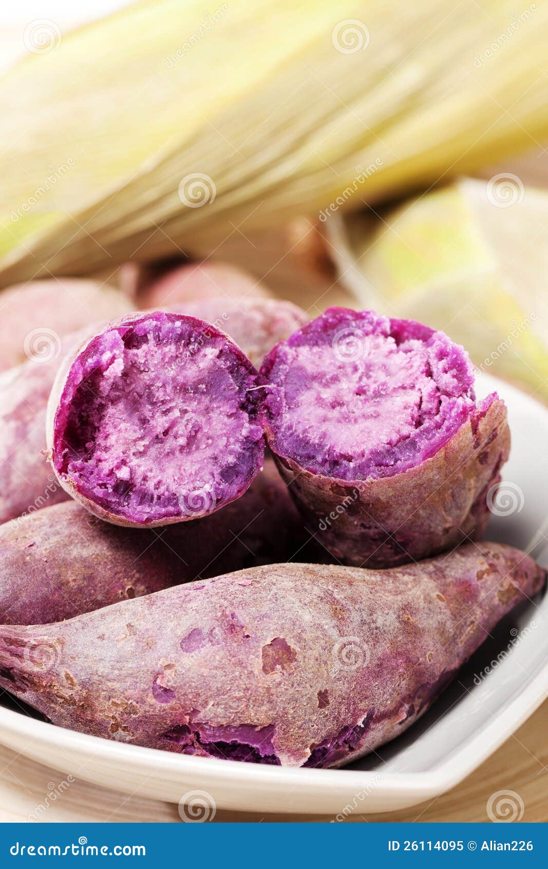 Patata dolce viola immagine stock. Immagine di alimento - 26114095