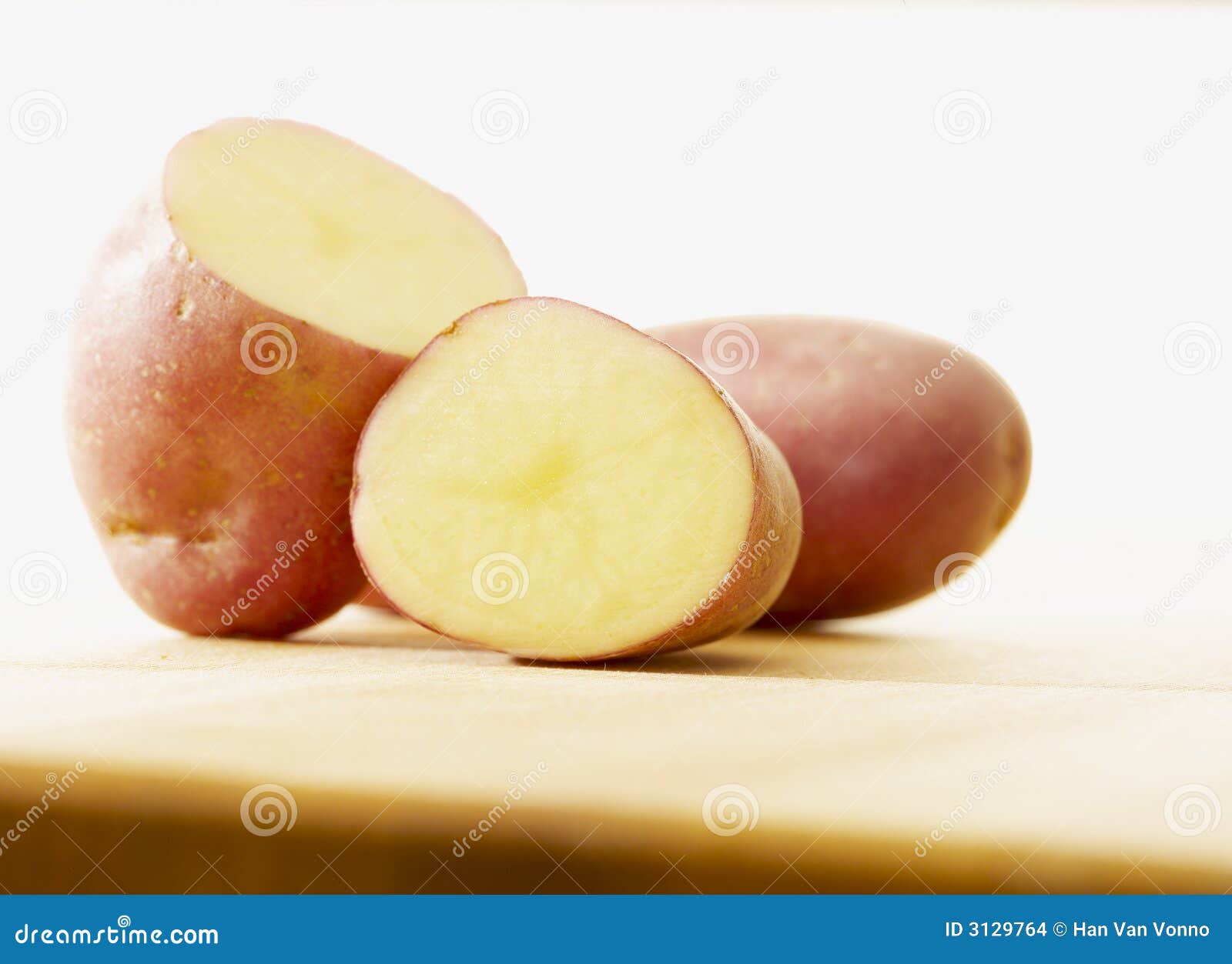 Patata rossa fotografia stock. Immagine di rotolamento - 3129764