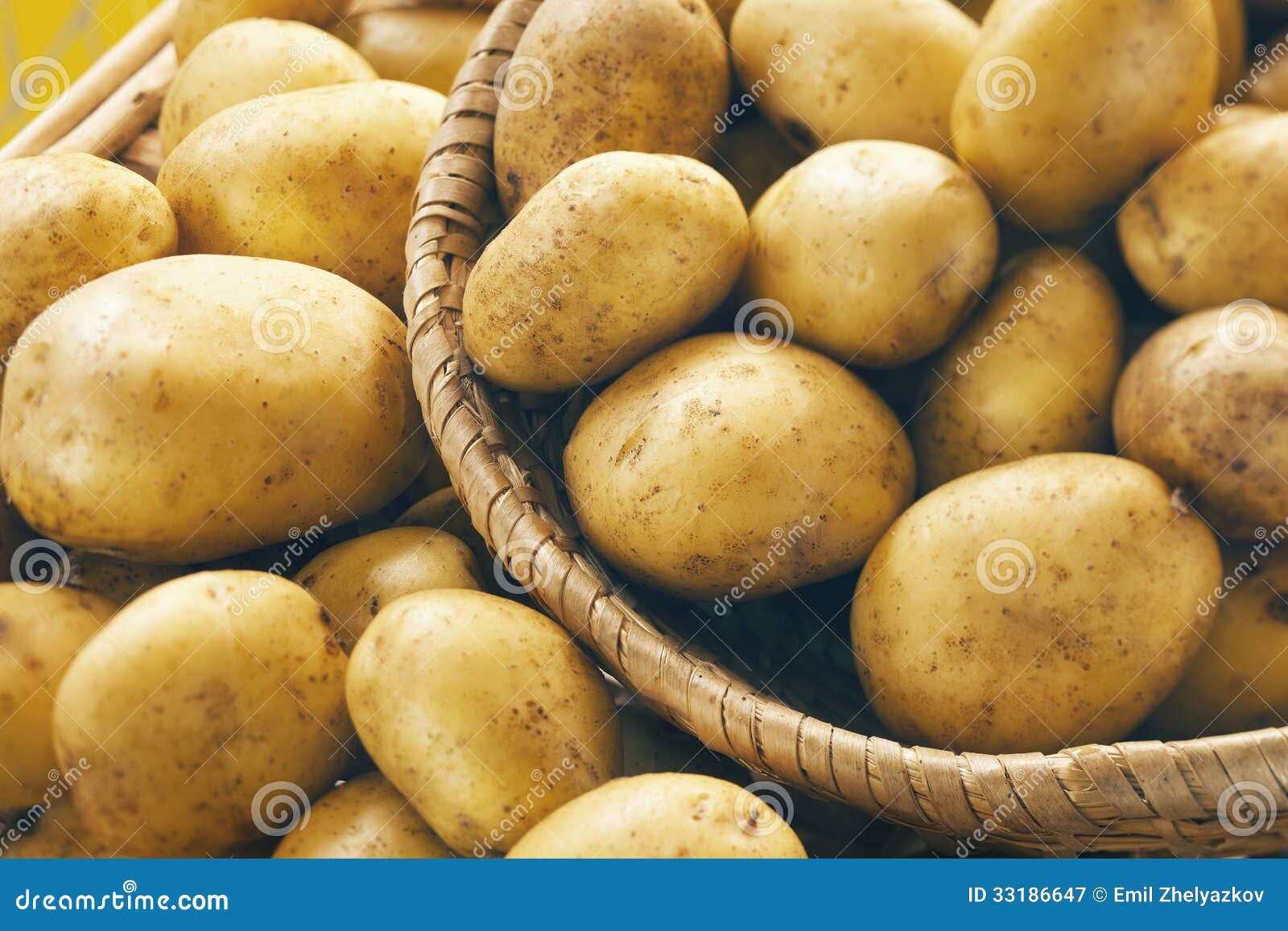 Patatas imagen de archivo. Imagen de granjeros, cesta - 33186647