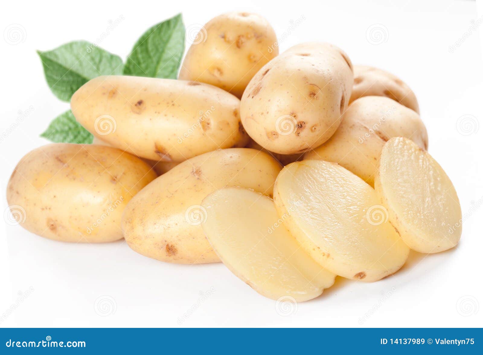 Patatas Amarillas Con Las Hojas Imagen de archivo - Imagen de blanco ...