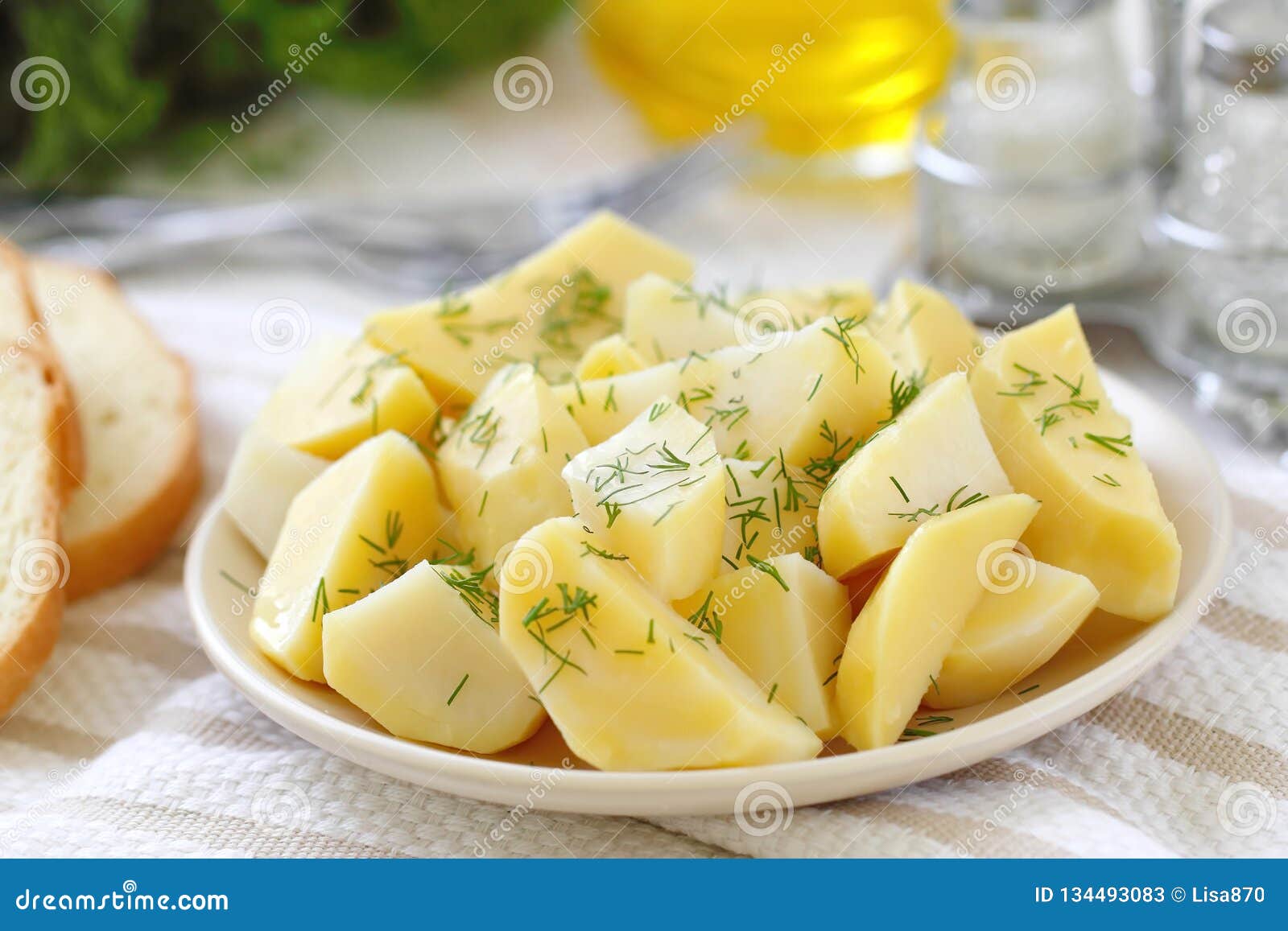Patatas Hervidas Con Verdes Y Aceite Imagen de archivo - Imagen de ...