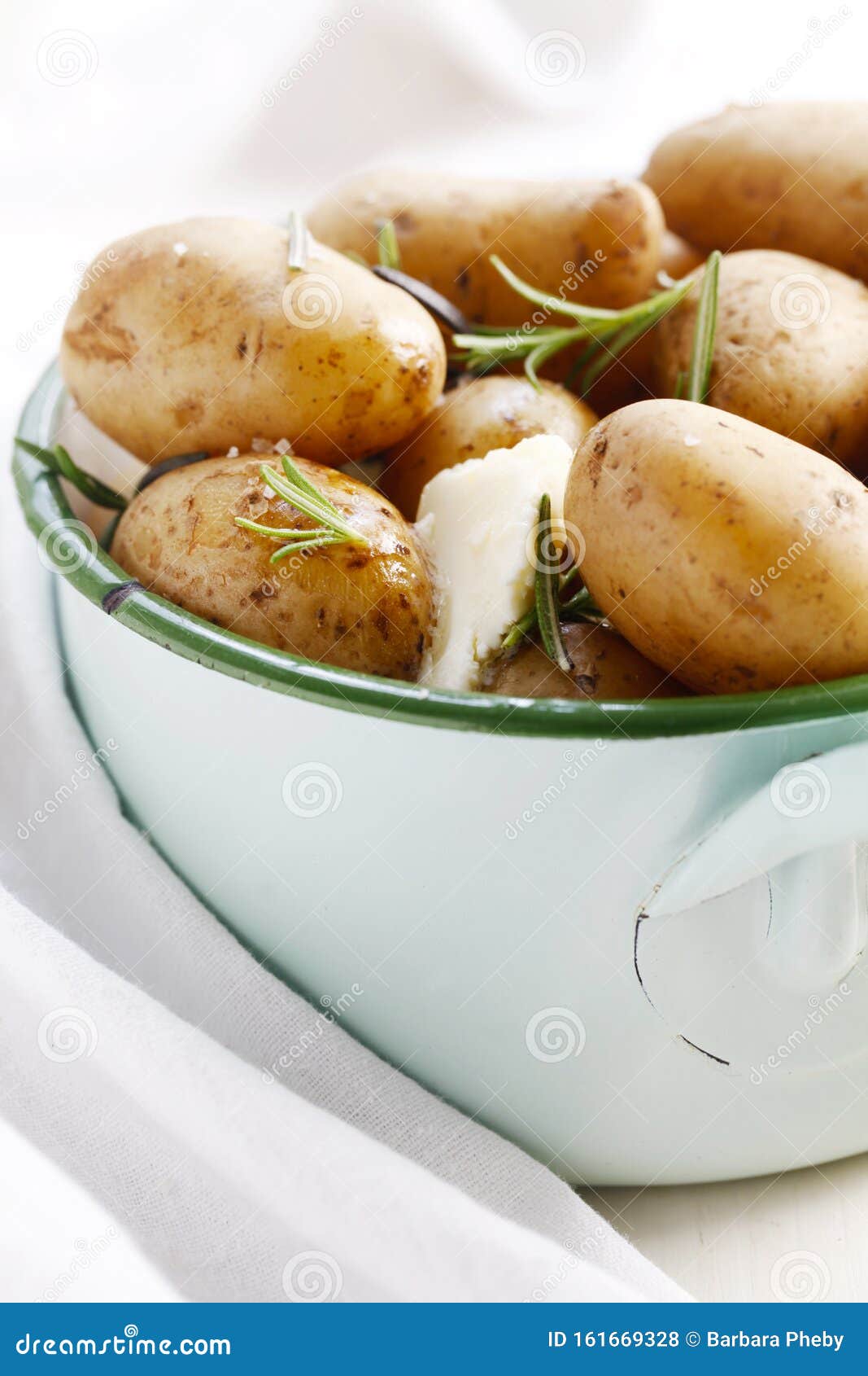 Patatas hervidas foto de archivo. Imagen de patata, dieta - 161669328