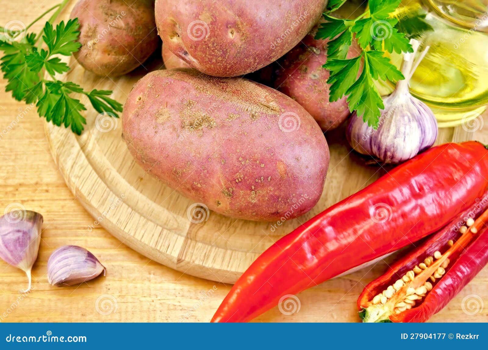 Patatas Rojas Con Los Vehículos Imagen de archivo - Imagen de alimento ...