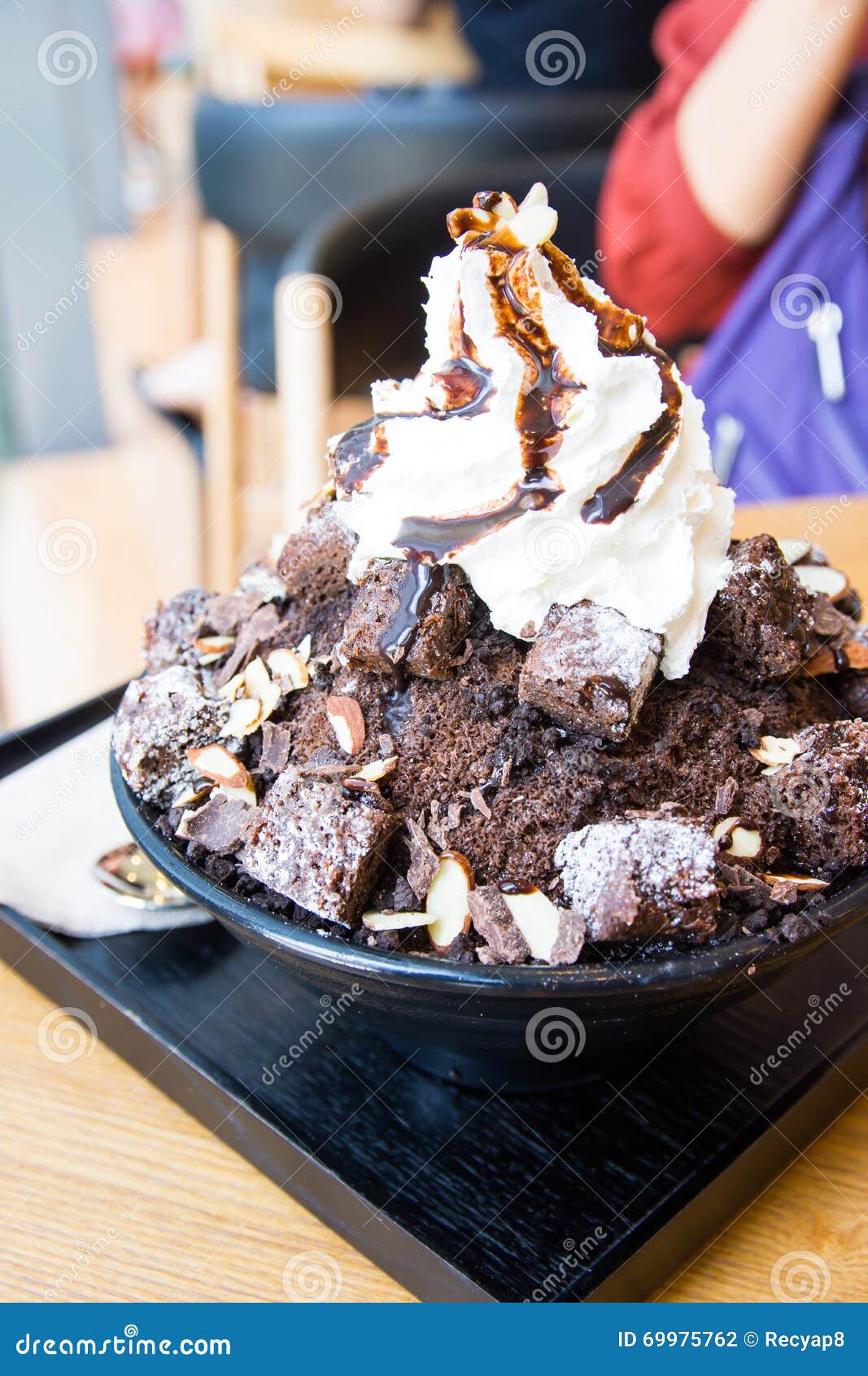 Patbingsu foto de stock. Imagem de xarope, prato, delicioso - 69975762